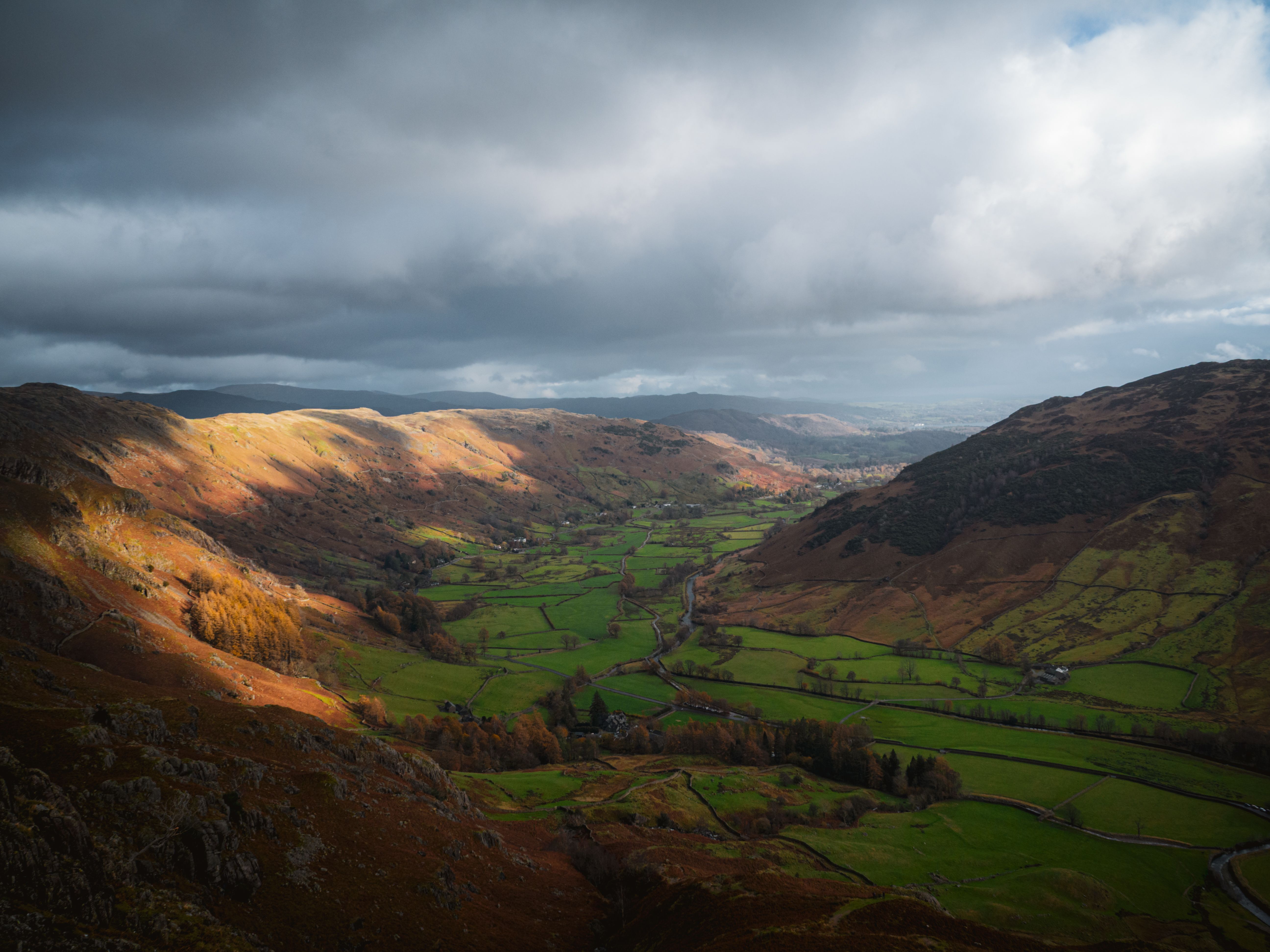 Captivating Green Valley in the English Countryside · Free Stock Photo
