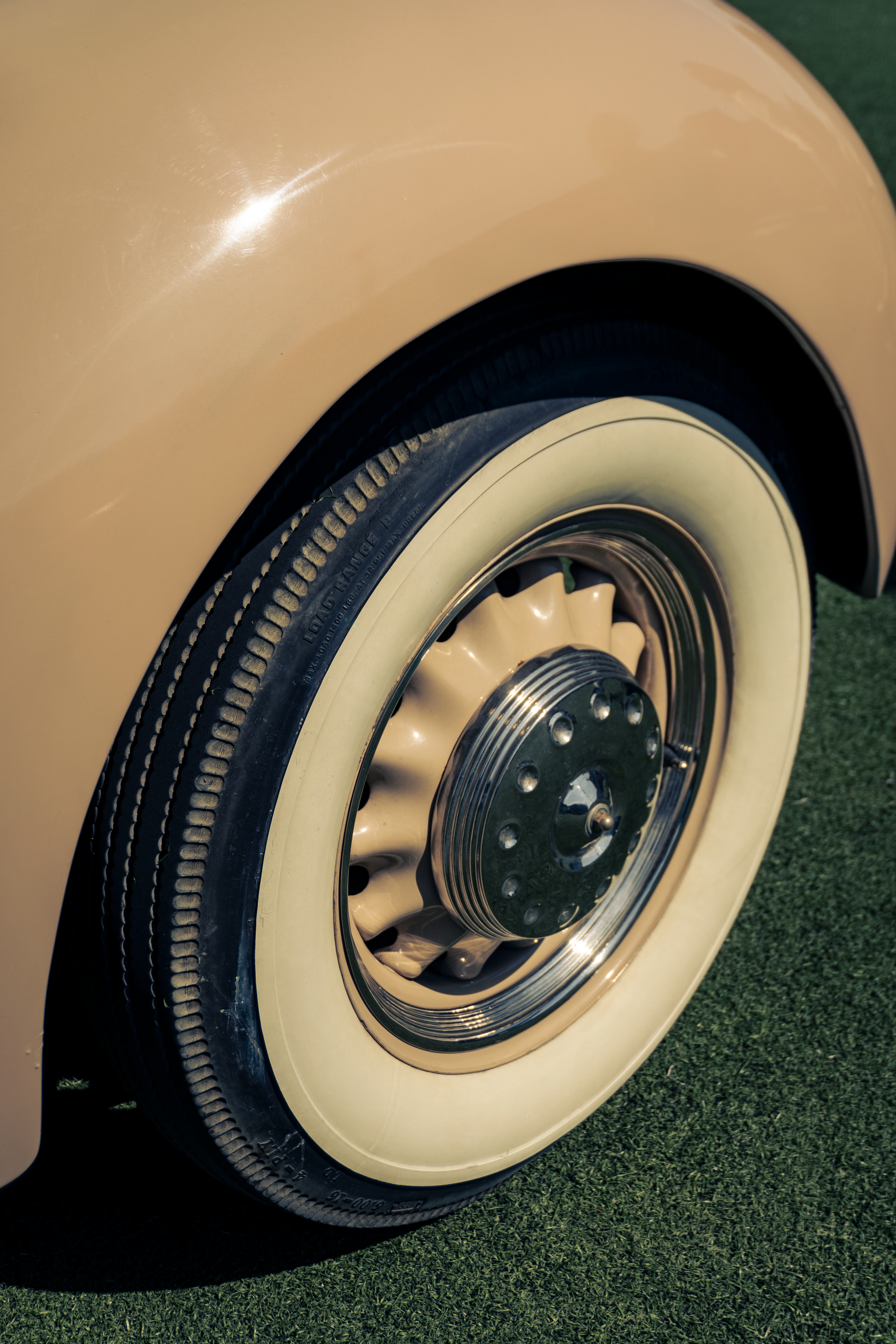 Close-up of a Vintage Car Wheel in Zapopan · Free Stock Photo