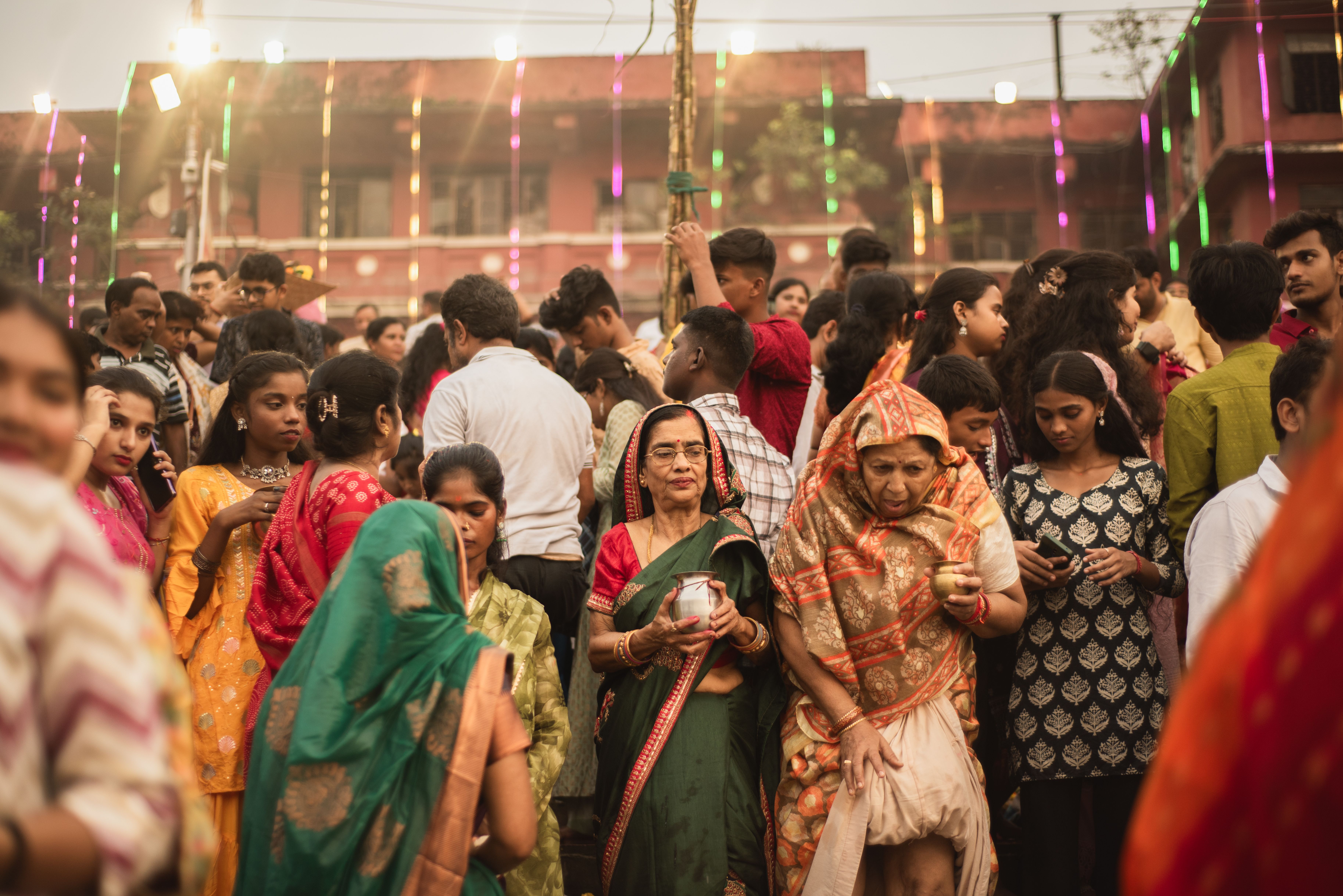 Crowded Indian Pathology Photos, Download The BEST Free Crowded Indian ...
