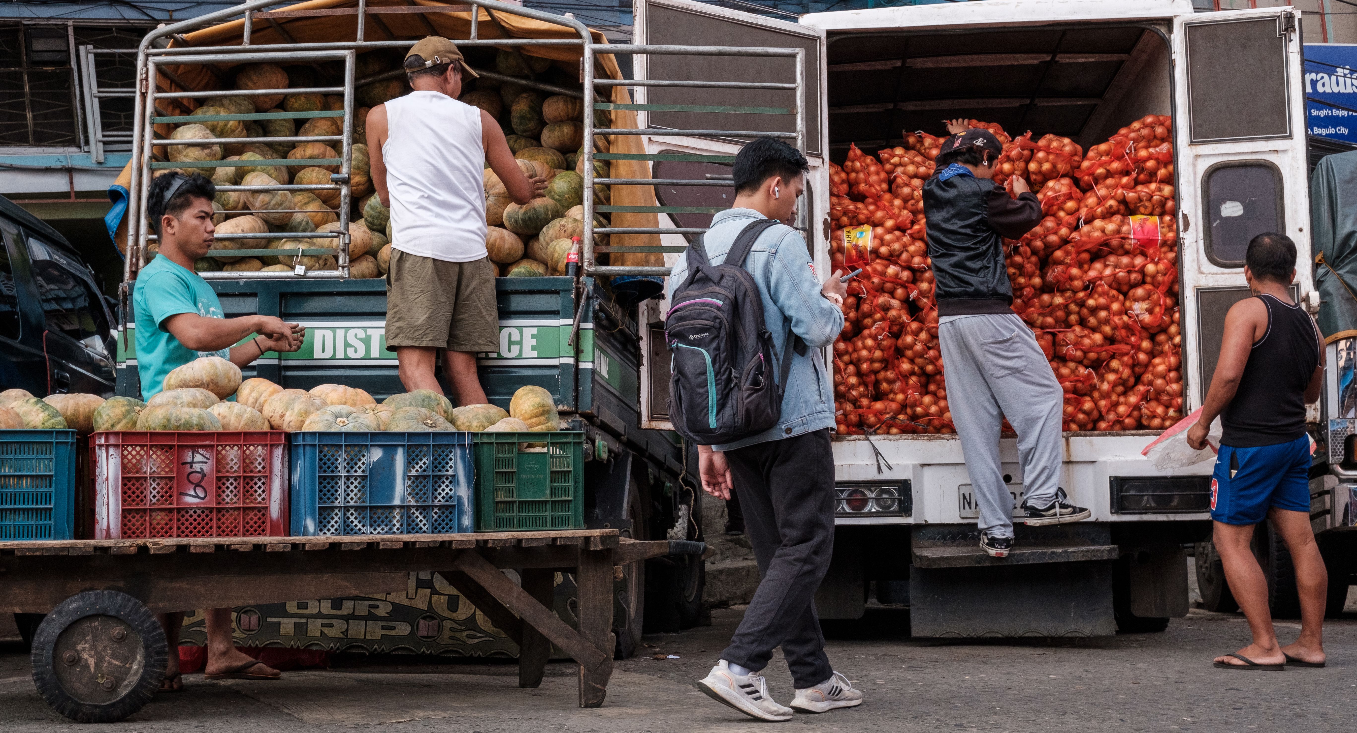 Busy Market Scene with Trucks and Produce · Free Stock Photo