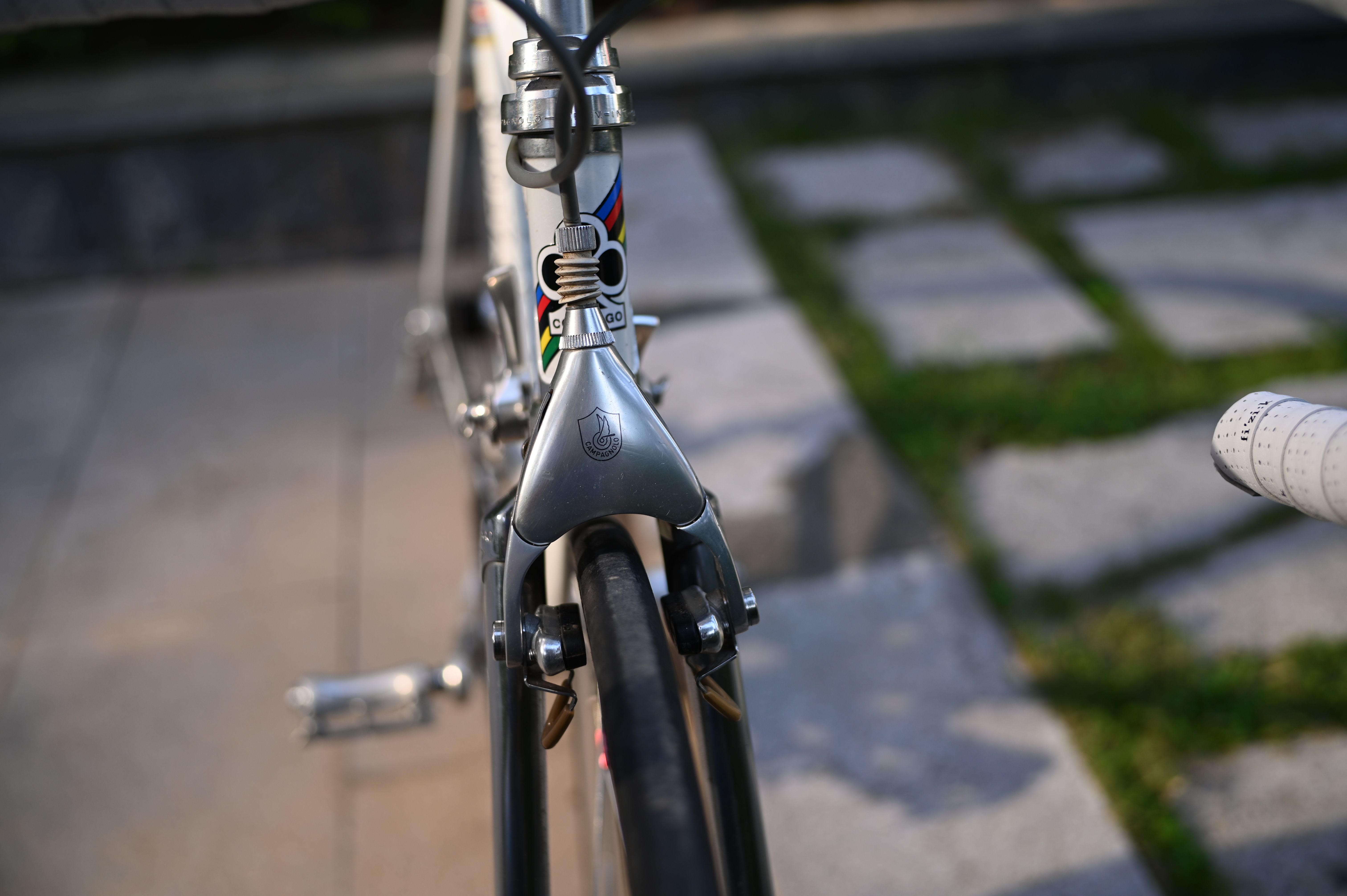 Close-up of Classic Racing Bicycle Detail Outdoors · Free Stock Photo