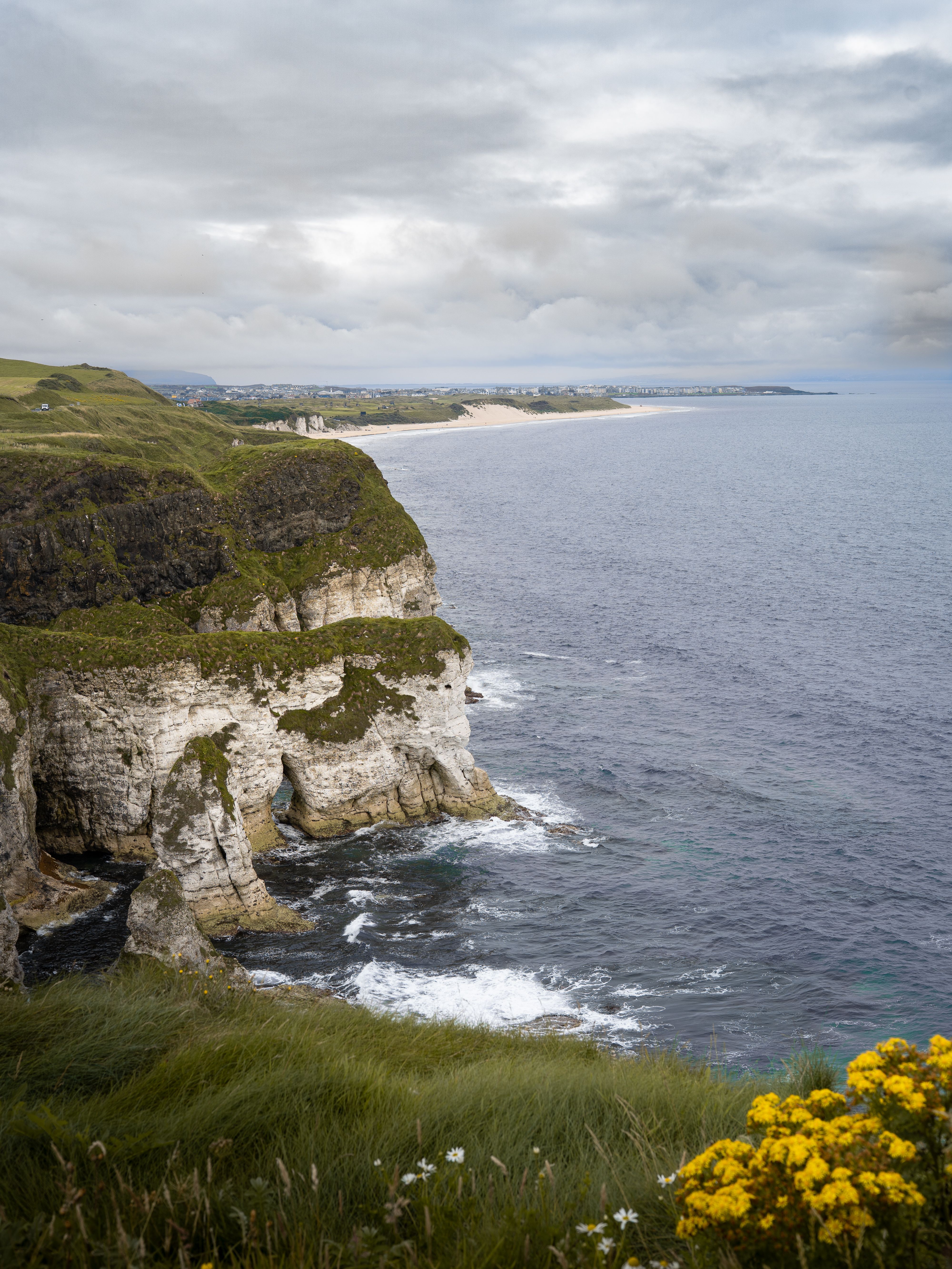 Scenic Cliffside Lighthouse Overlooking Sea · Free Stock Photo