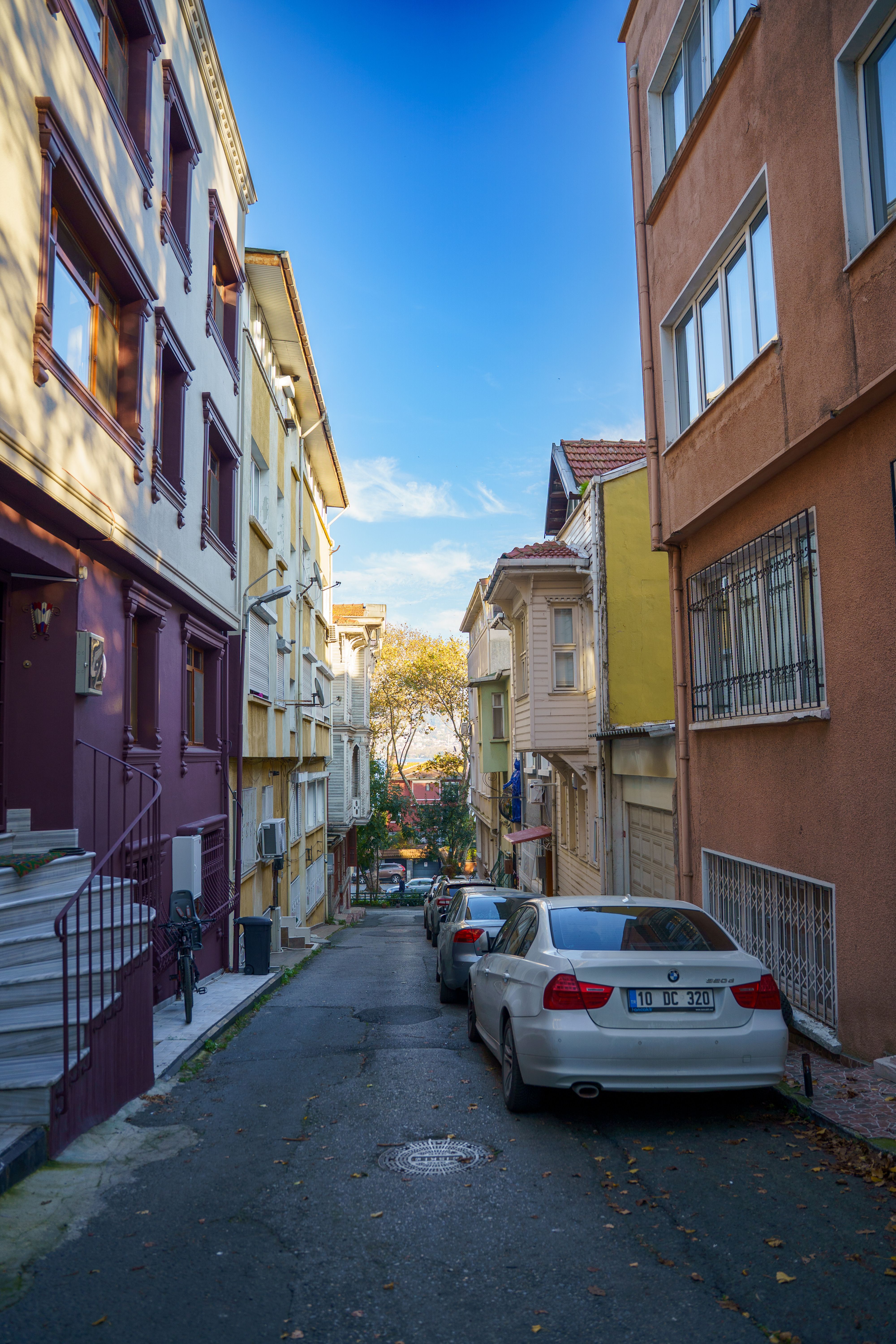 Quaint Street Scene with Colorful Buildings · Free Stock Photo