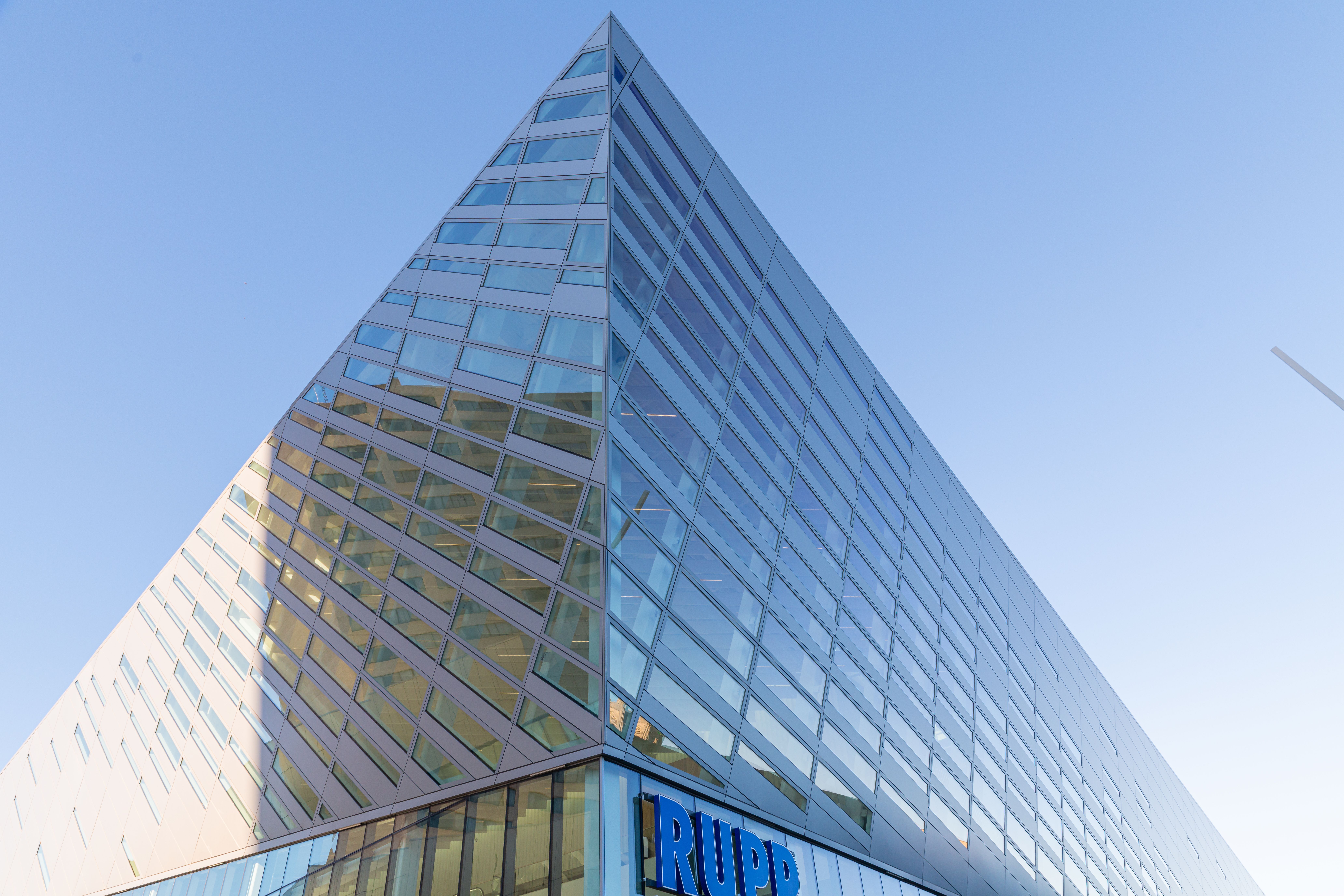 Modern Architectural Glass Building Exterior · Free Stock Photo