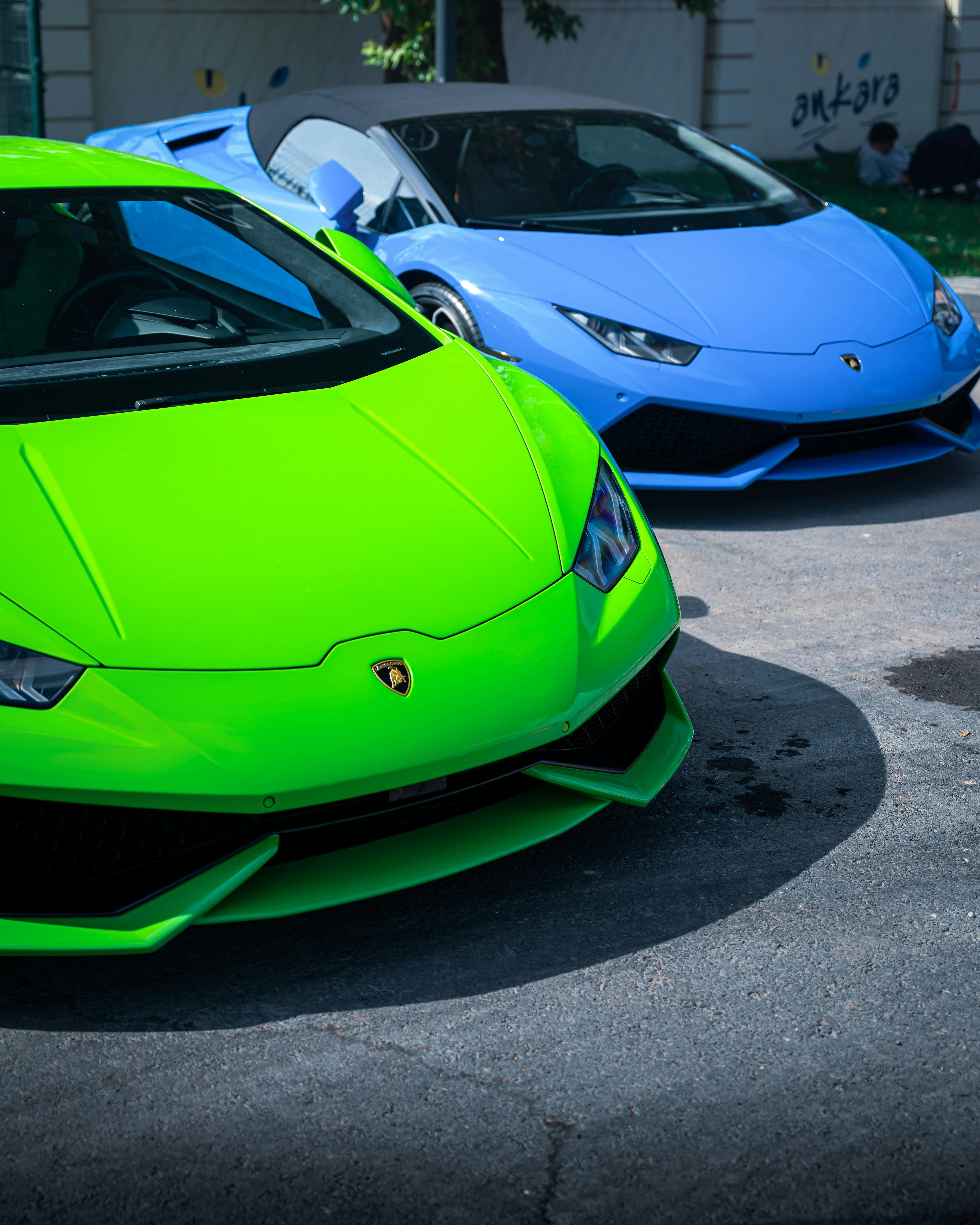 Coches Deportivos Brillantes En Ankara, Türkiye · Foto de stock gratuita