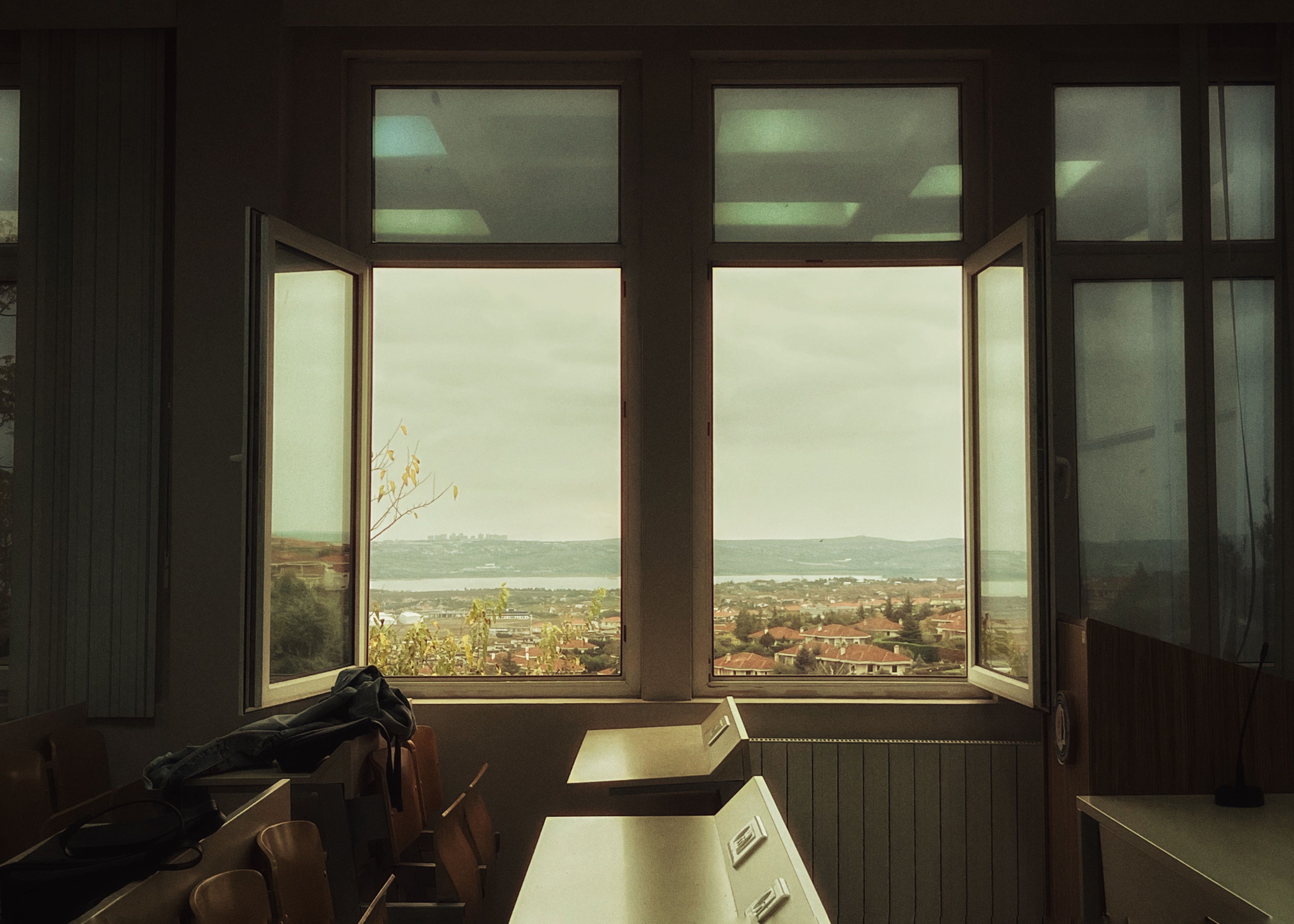 Classroom Desk View Photos, Download The BEST Free Classroom Desk View ...