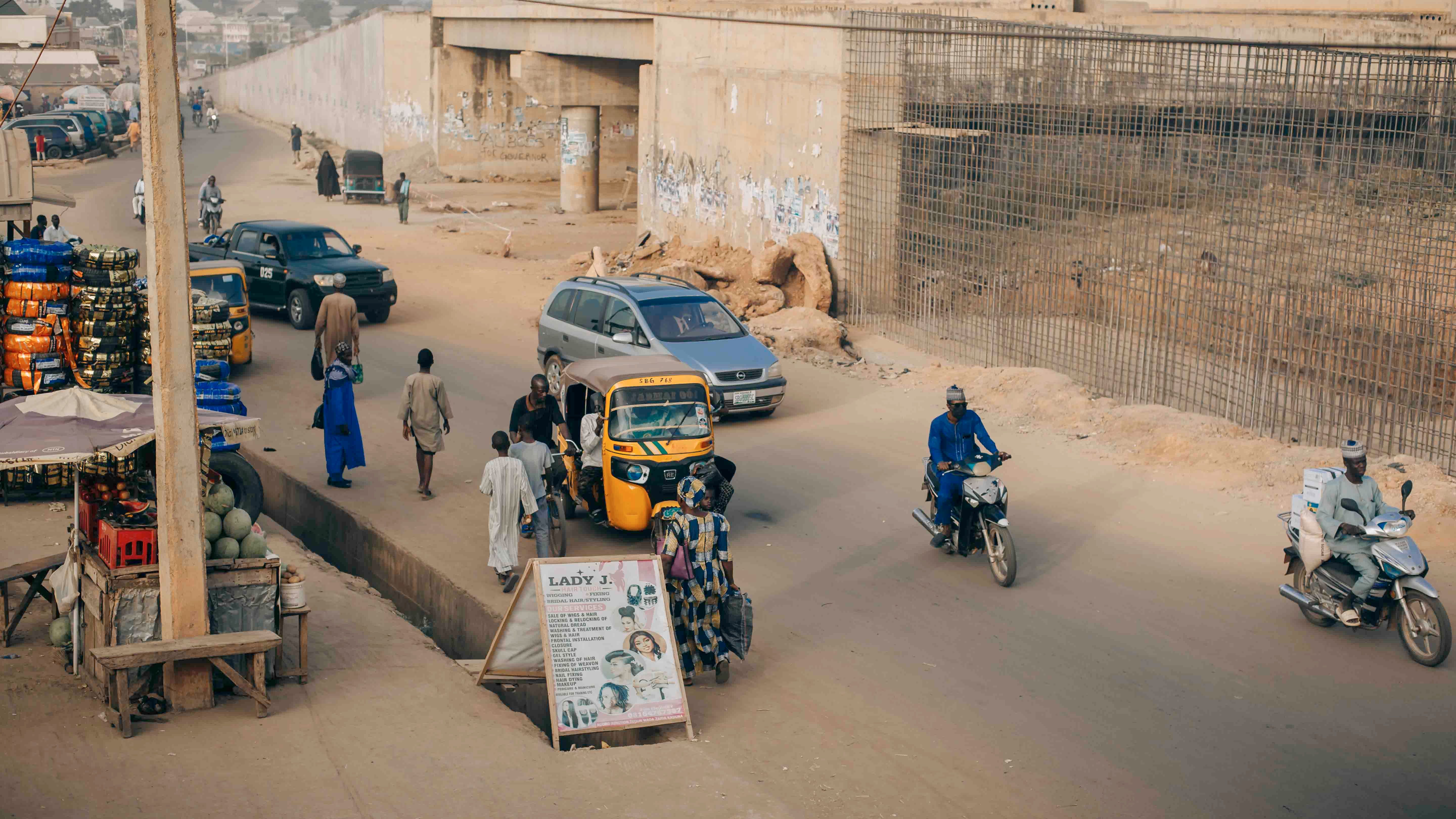 Vibrant African Street Scene with Rickshaws · Free Stock Photo