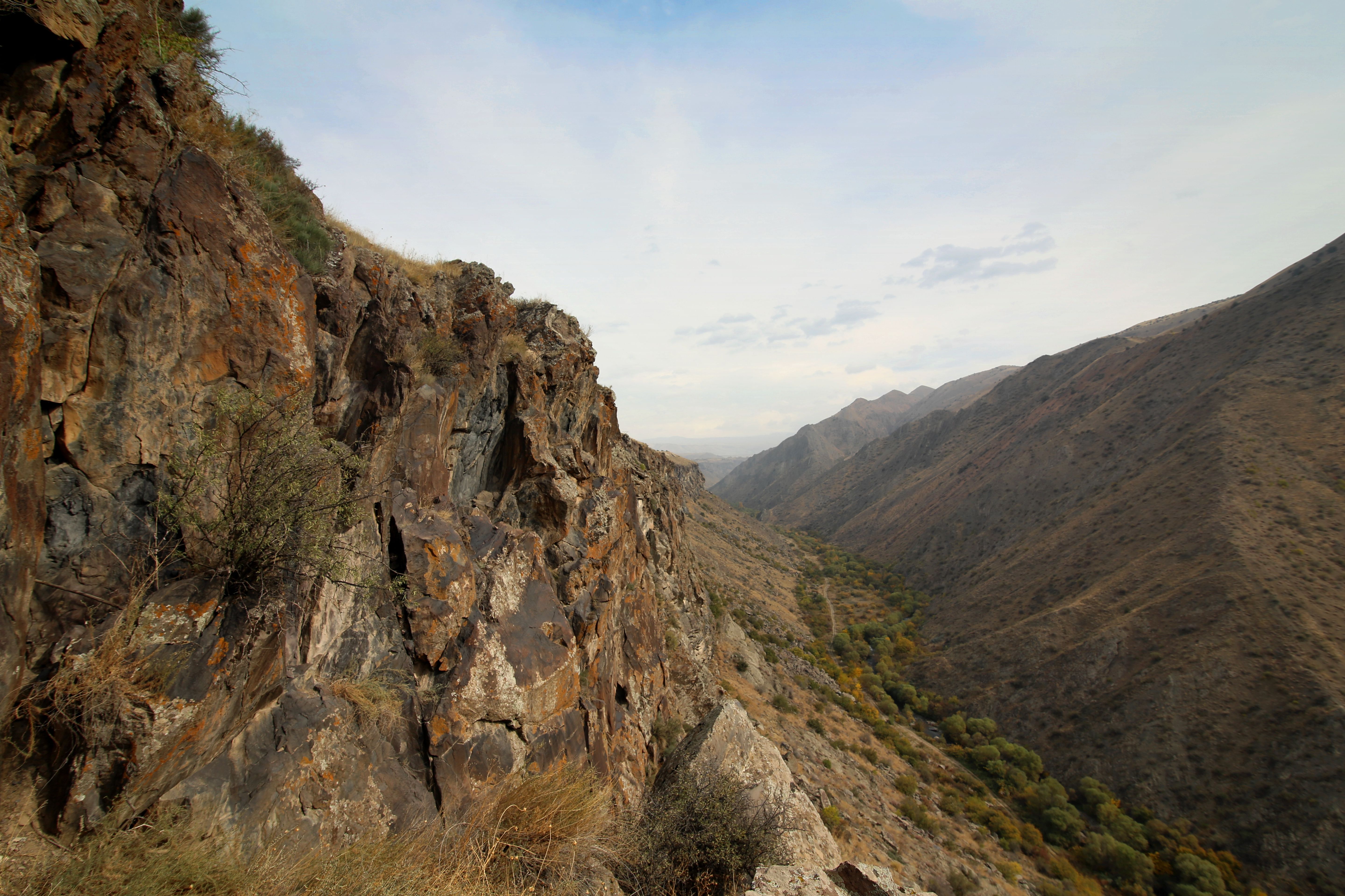 Dramatic Mountain Gorge with Rugged Cliffs · Free Stock Photo