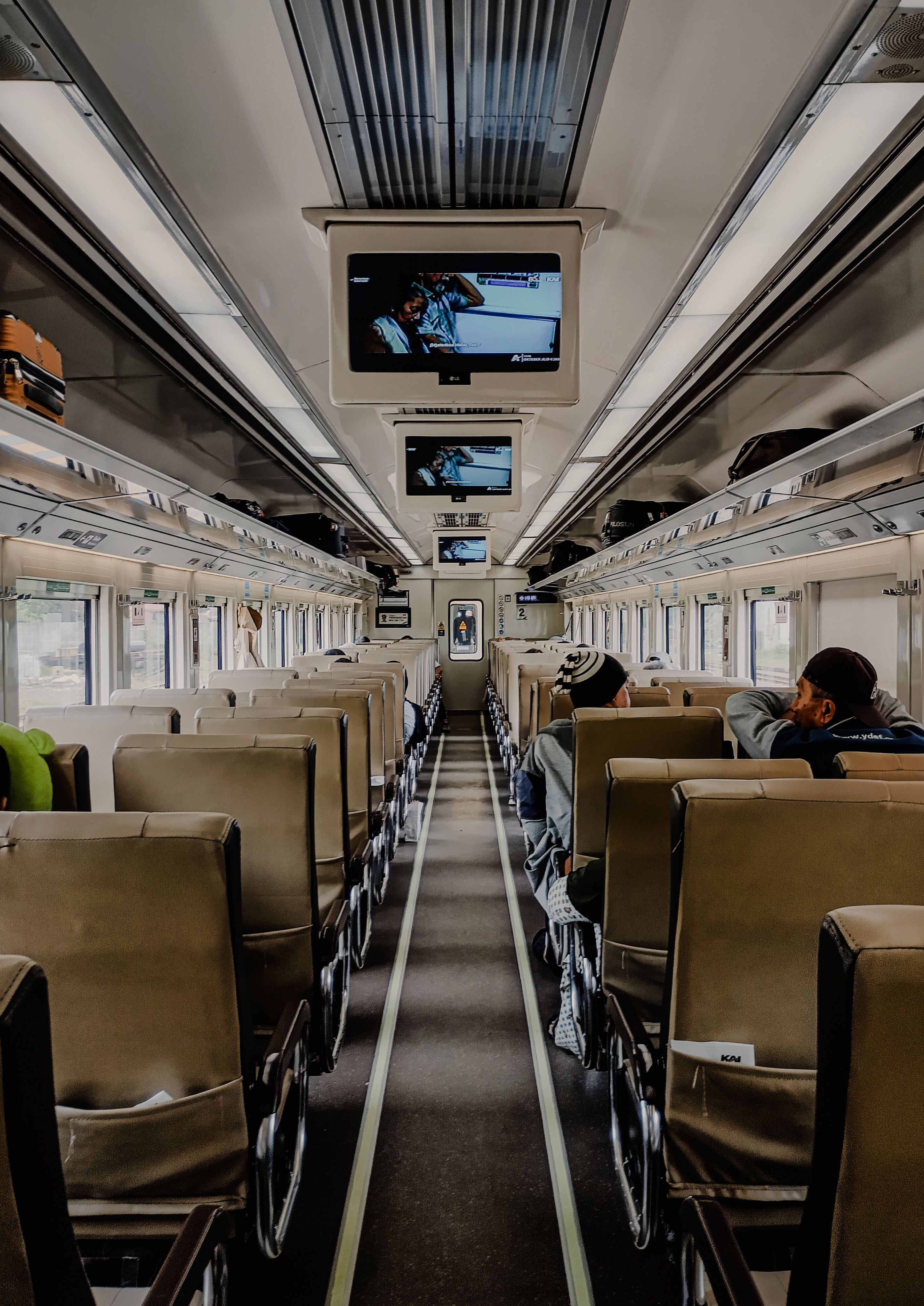 Vista Interior De Un Moderno Vagón De Tren Indonesio · Foto de stock ...