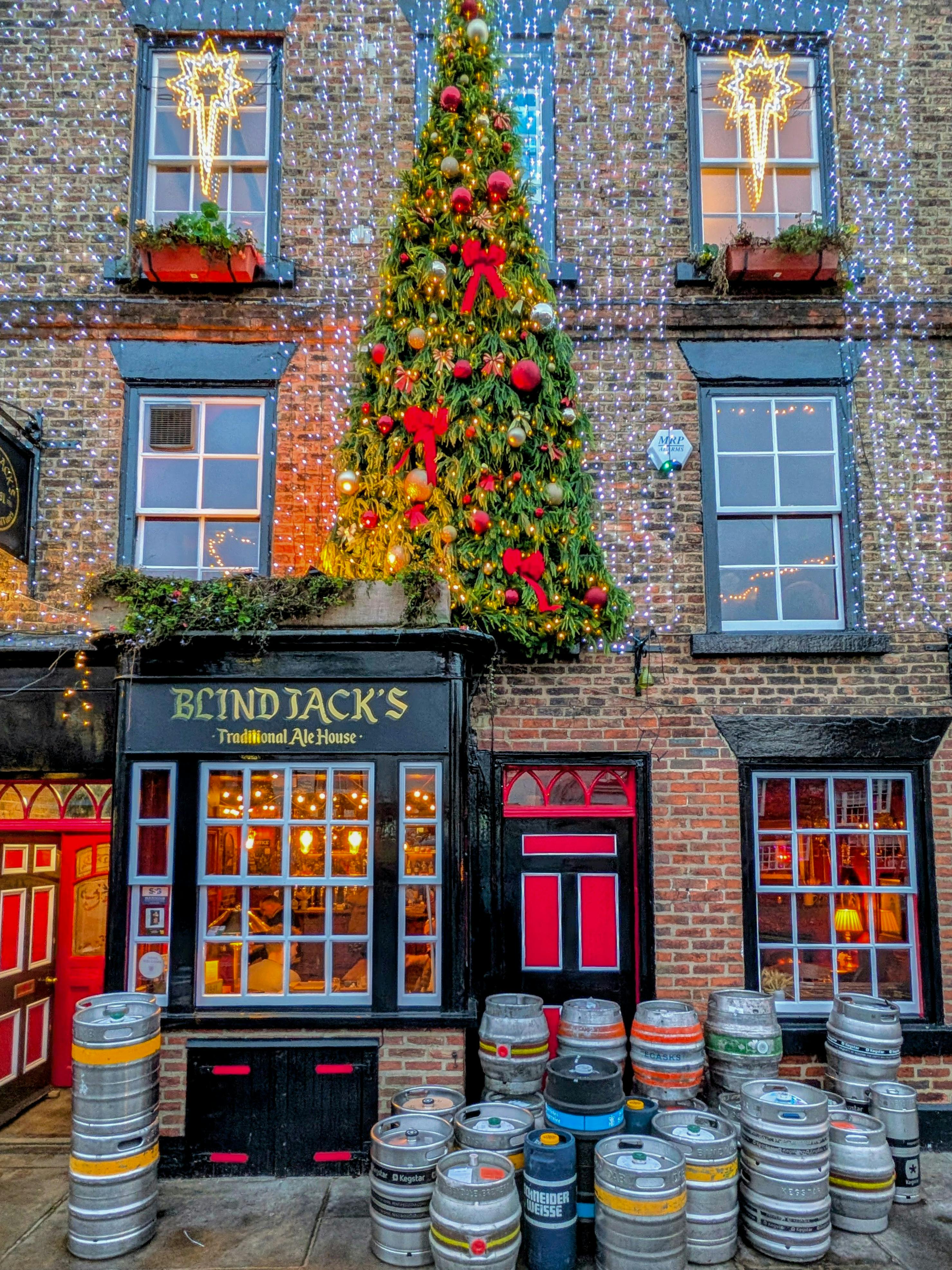 Festive Display at Traditional English Pub · Free Stock Photo