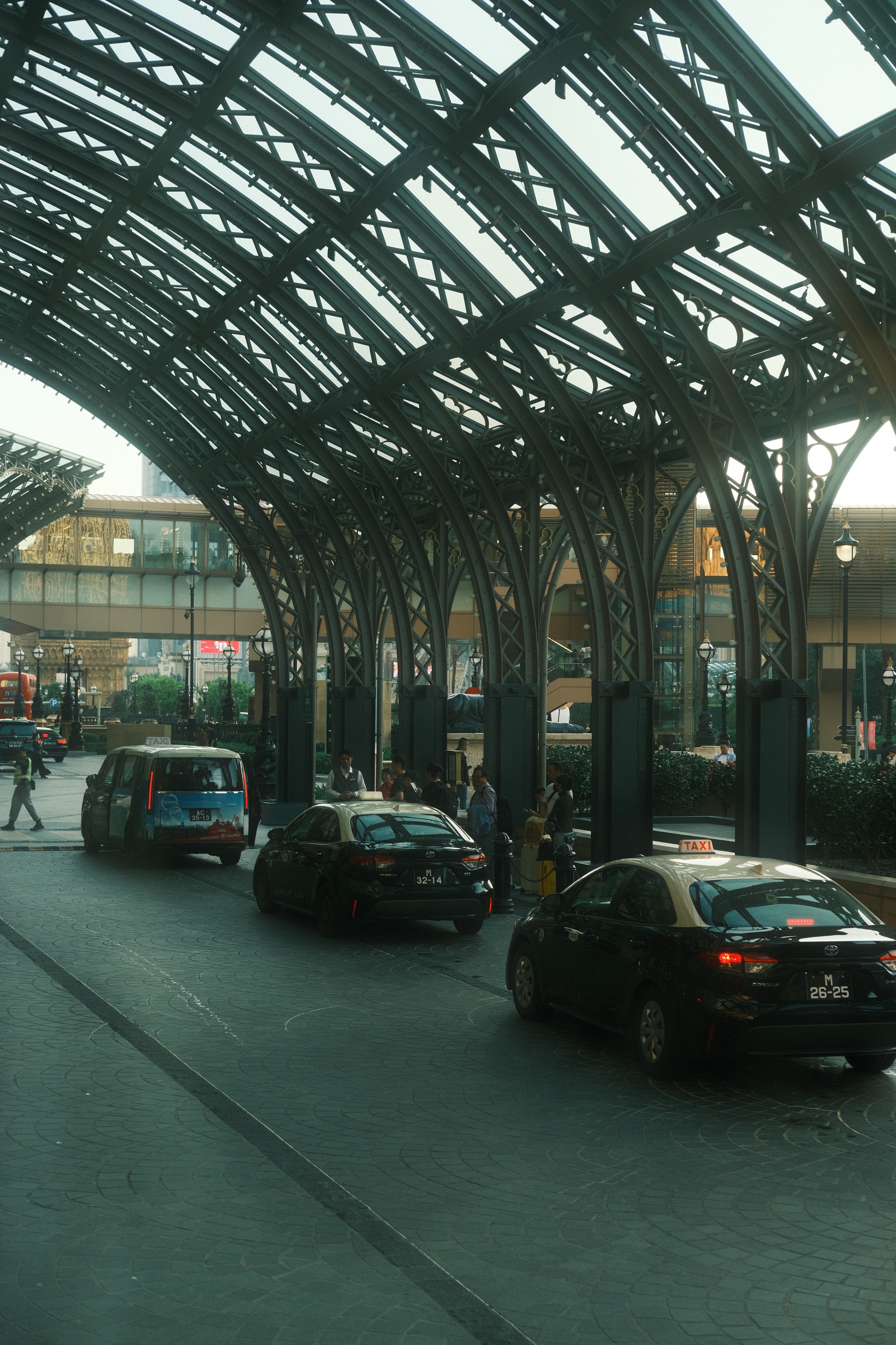 Urban Cityscape with Modern Architectural Canopy · Free Stock Photo