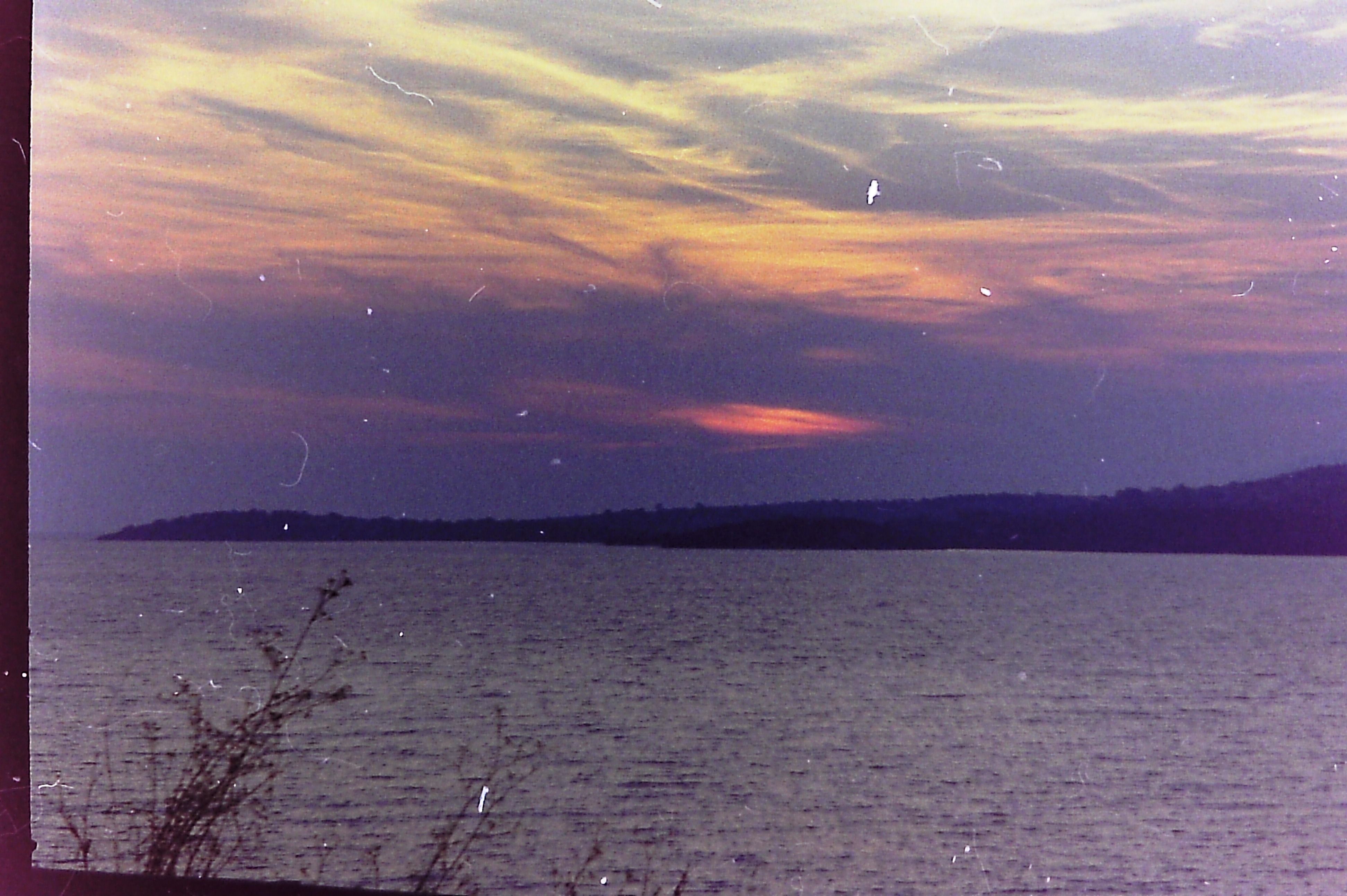 Serene Sunset Over Tranquil Lake Horizon · Free Stock Photo