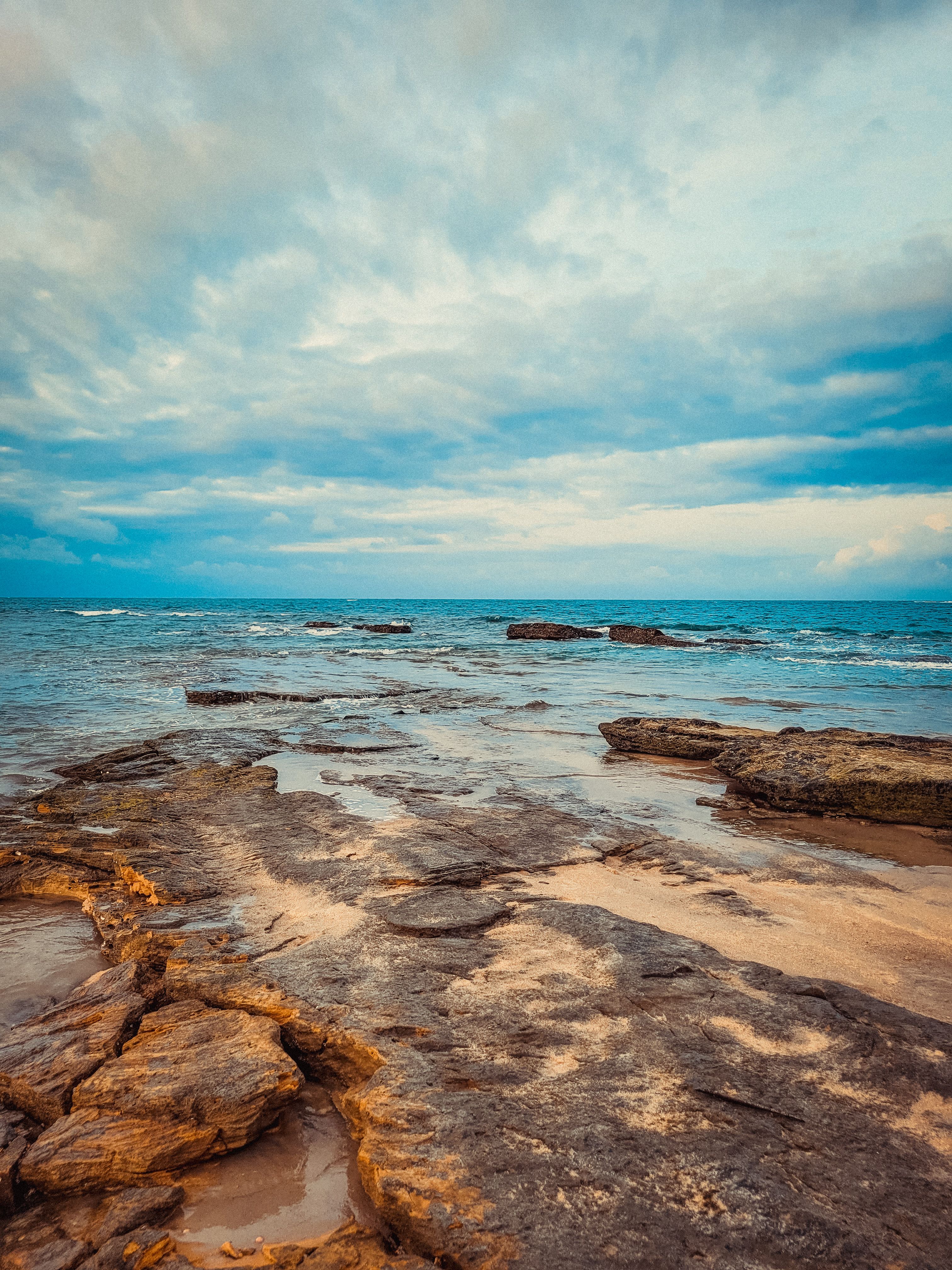 Scenic Rocky Shoreline Under Dramatic Sky · Free Stock Photo