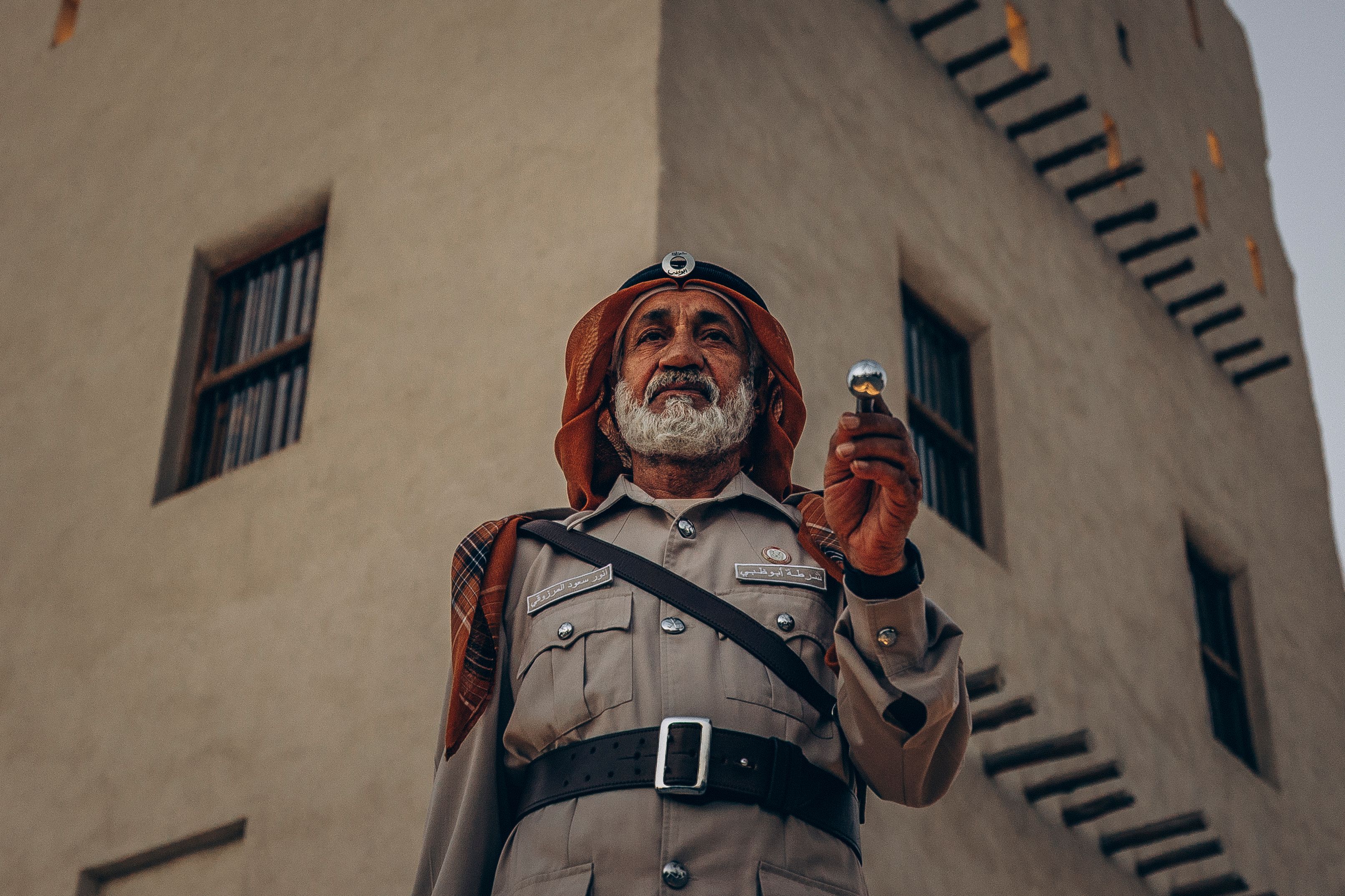 Traditional Guard at Historic Abu Dhabi Fort · Free Stock Photo