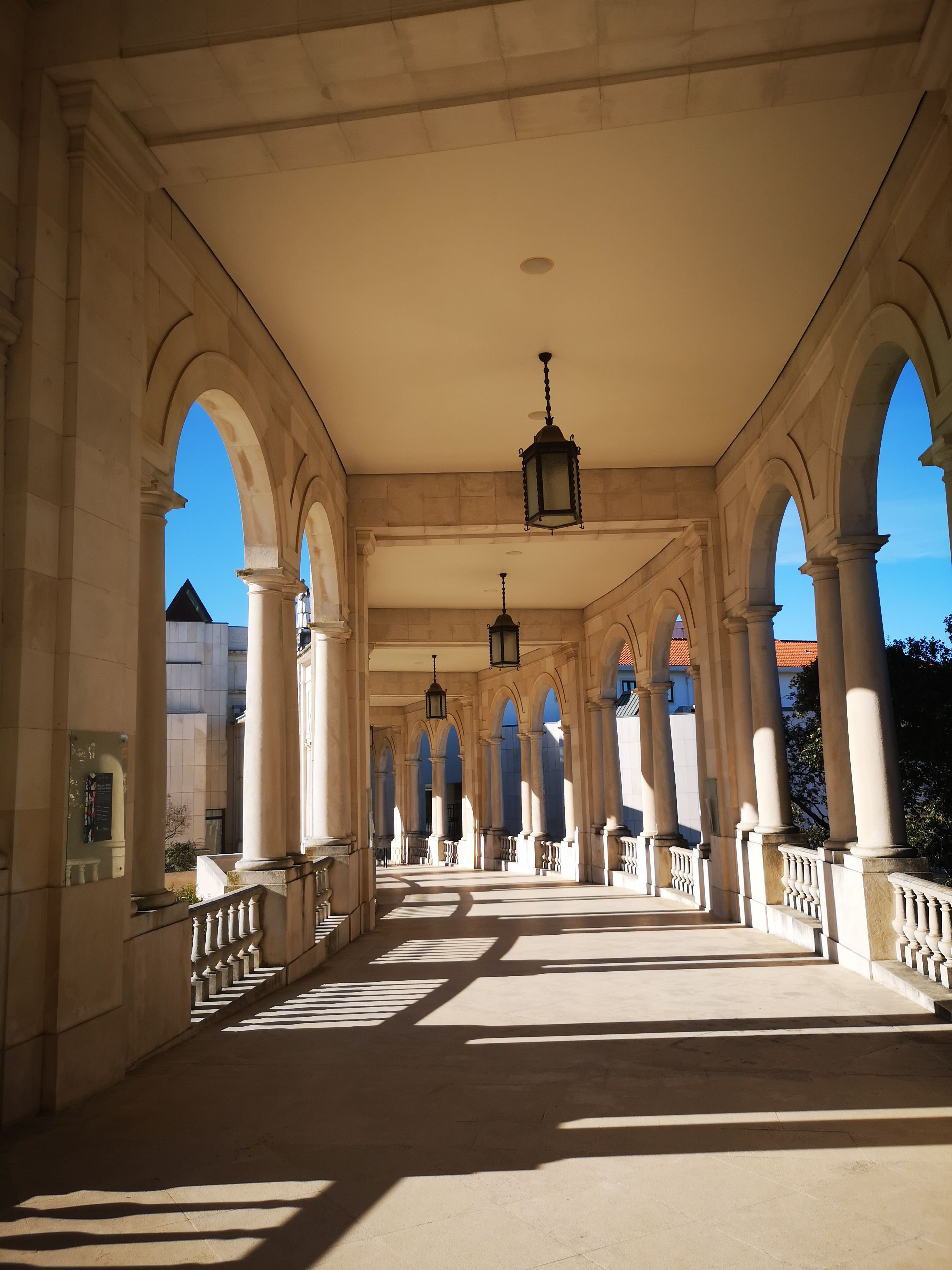 Elegant Architectural Corridor with Arches · Free Stock Photo