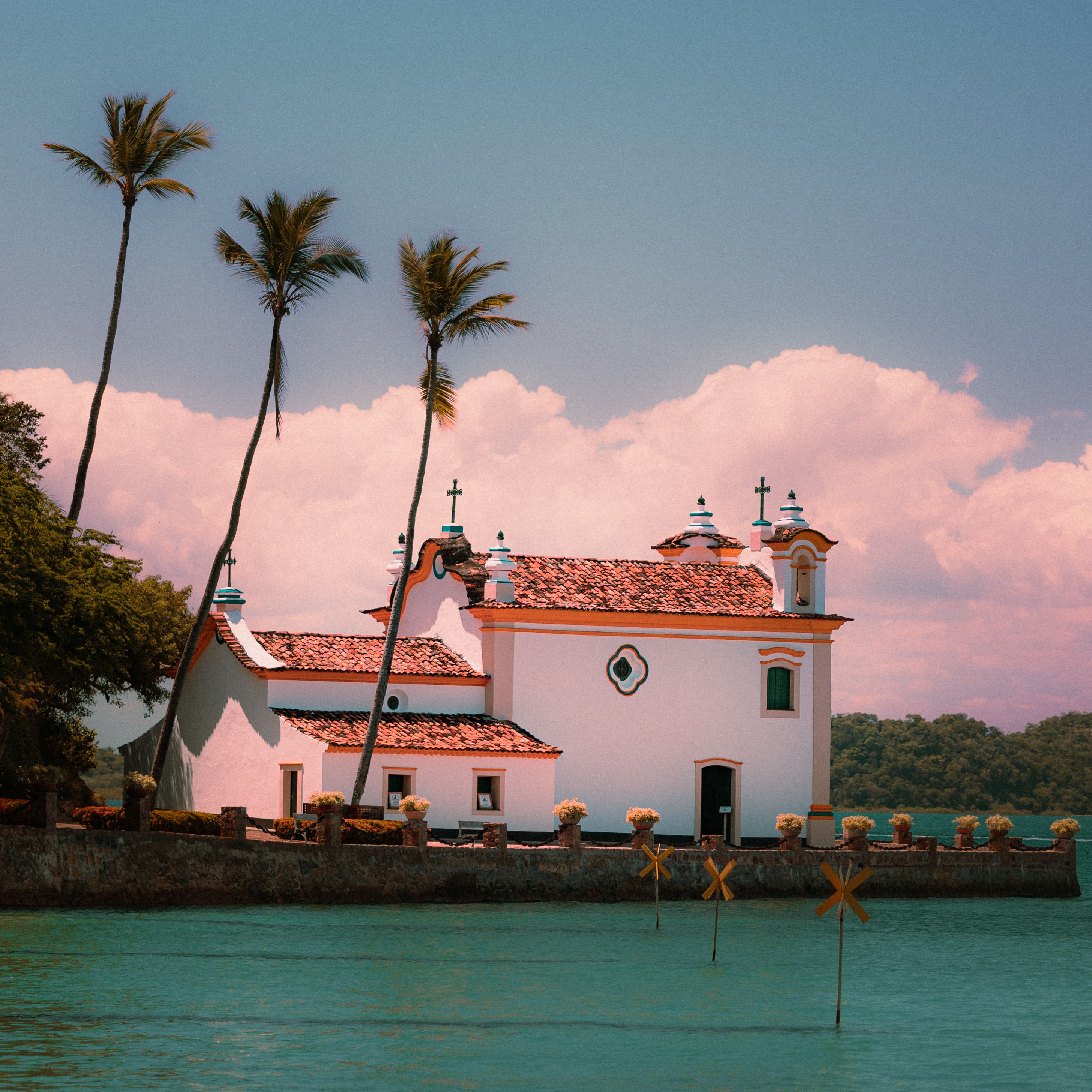 Scenic View of Historic Church by Tropical Waters · Free Stock Photo