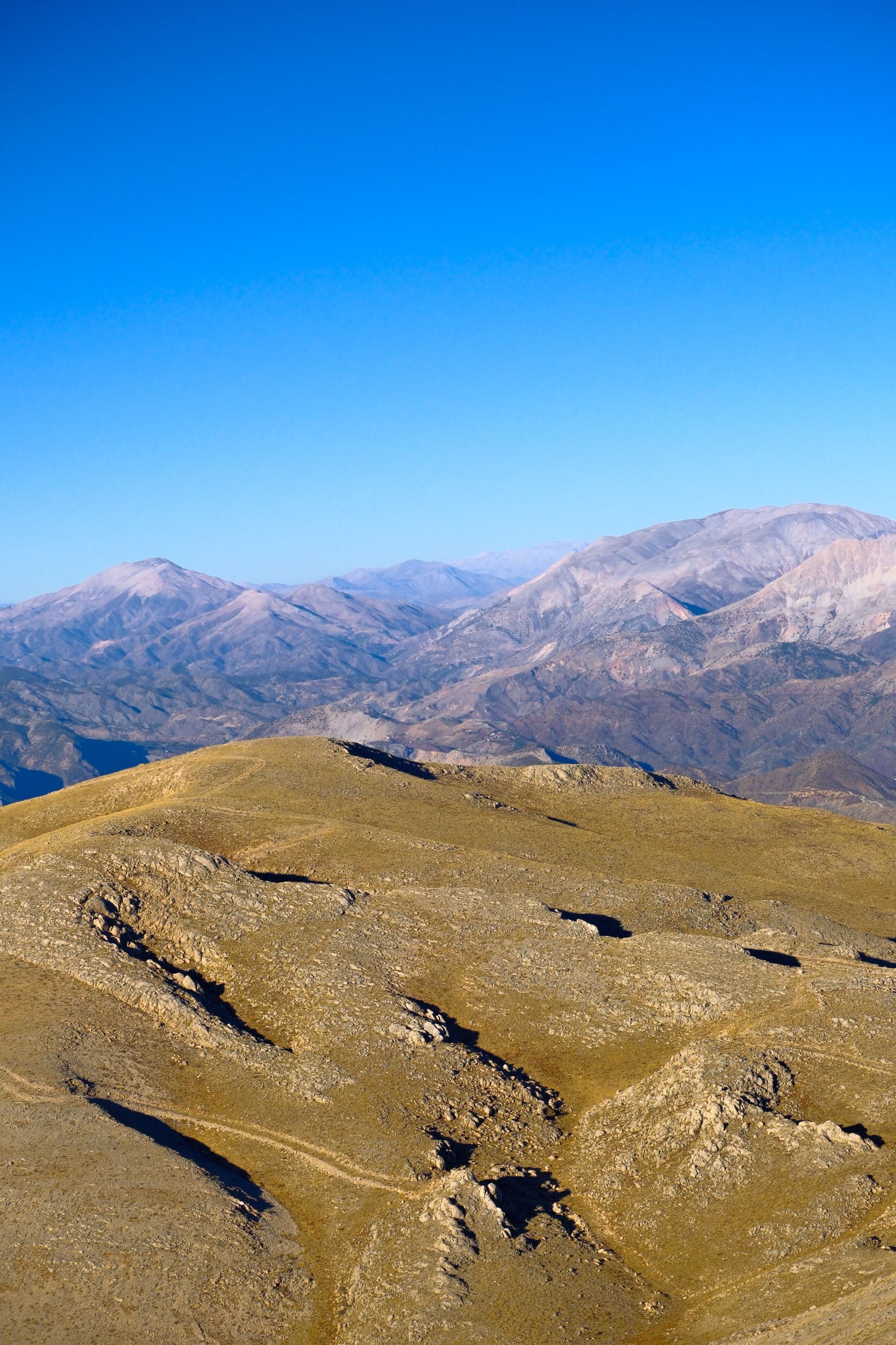 Scenic Mountain View with Rugged Terrain · Free Stock Photo