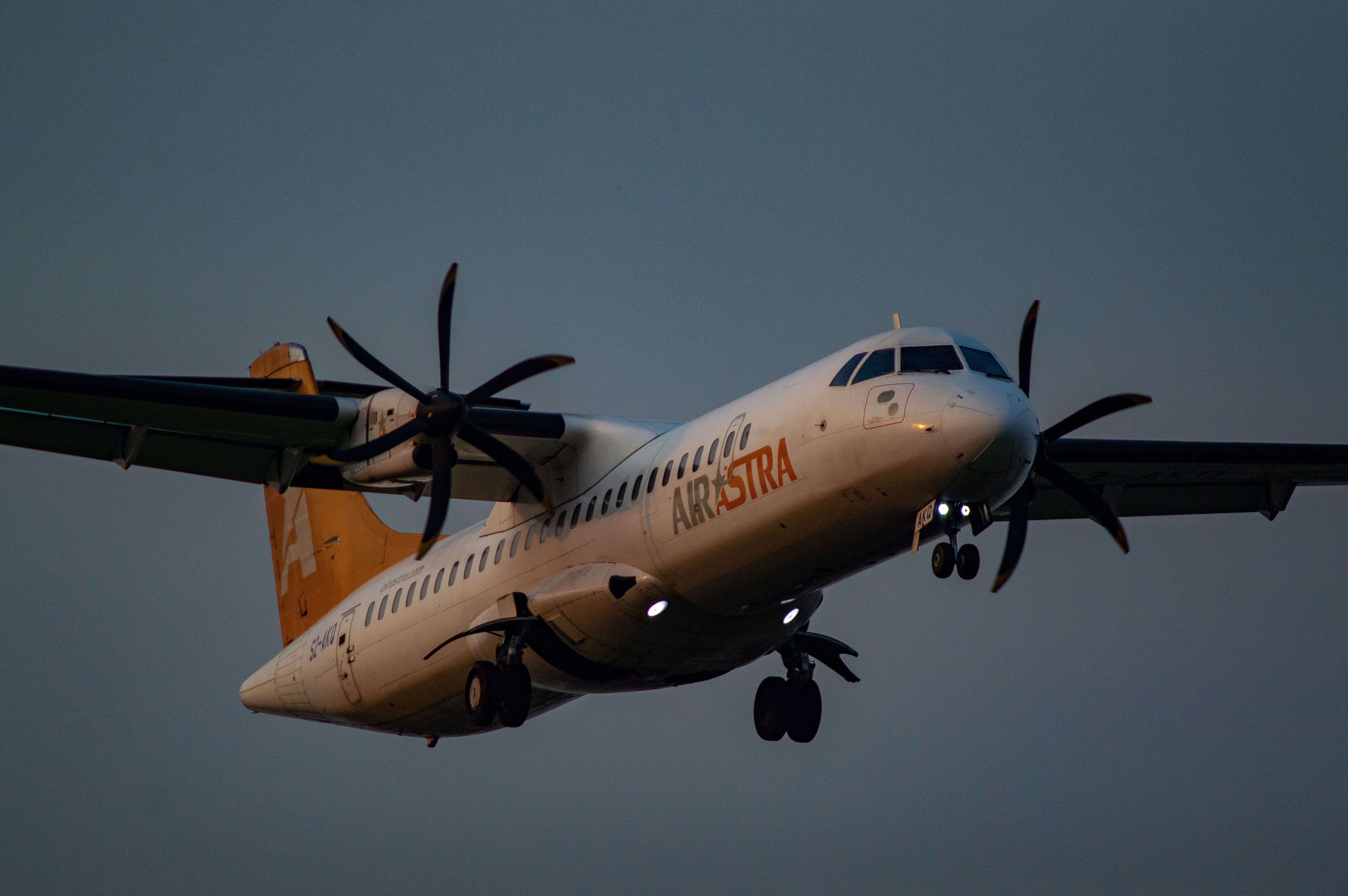 Atr 72 500 Photos, Download The BEST Free Atr 72 500 Stock Photos & HD ...