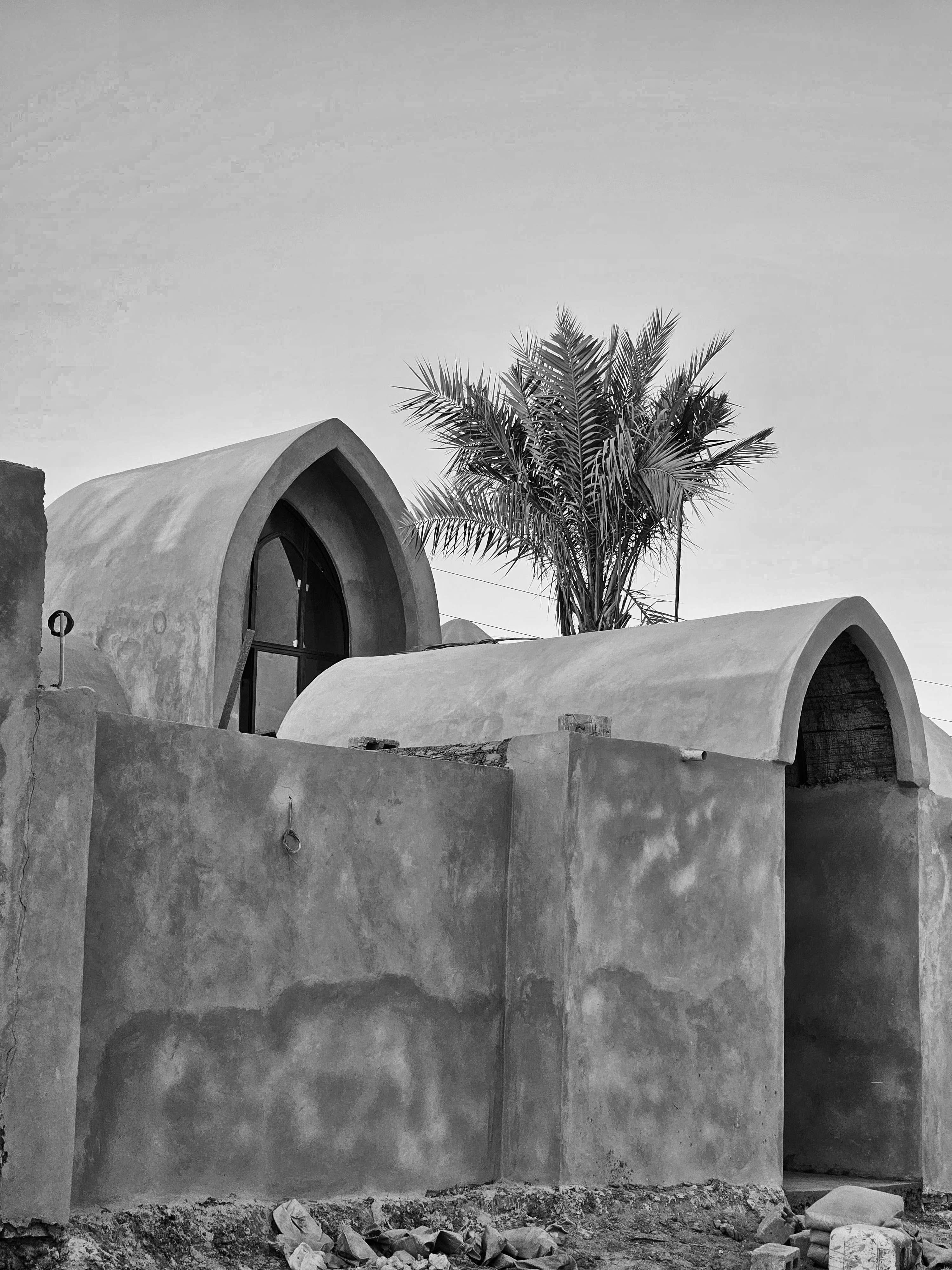 Traditional Mud Brick Architecture in Iran's Desert · Free Stock Photo