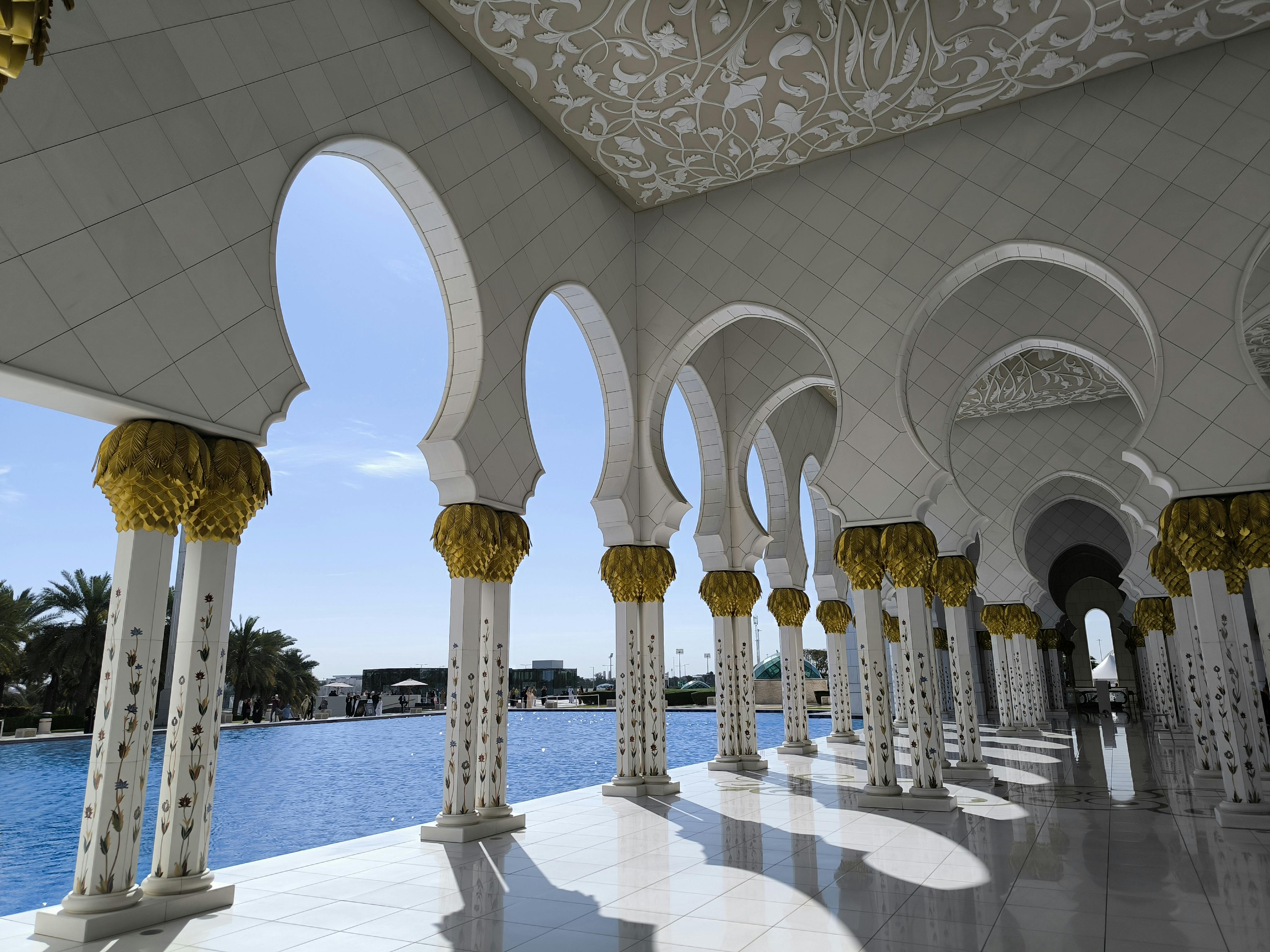 Elegant Architecture of Sheikh Zayed Grand Mosque · Free Stock Photo