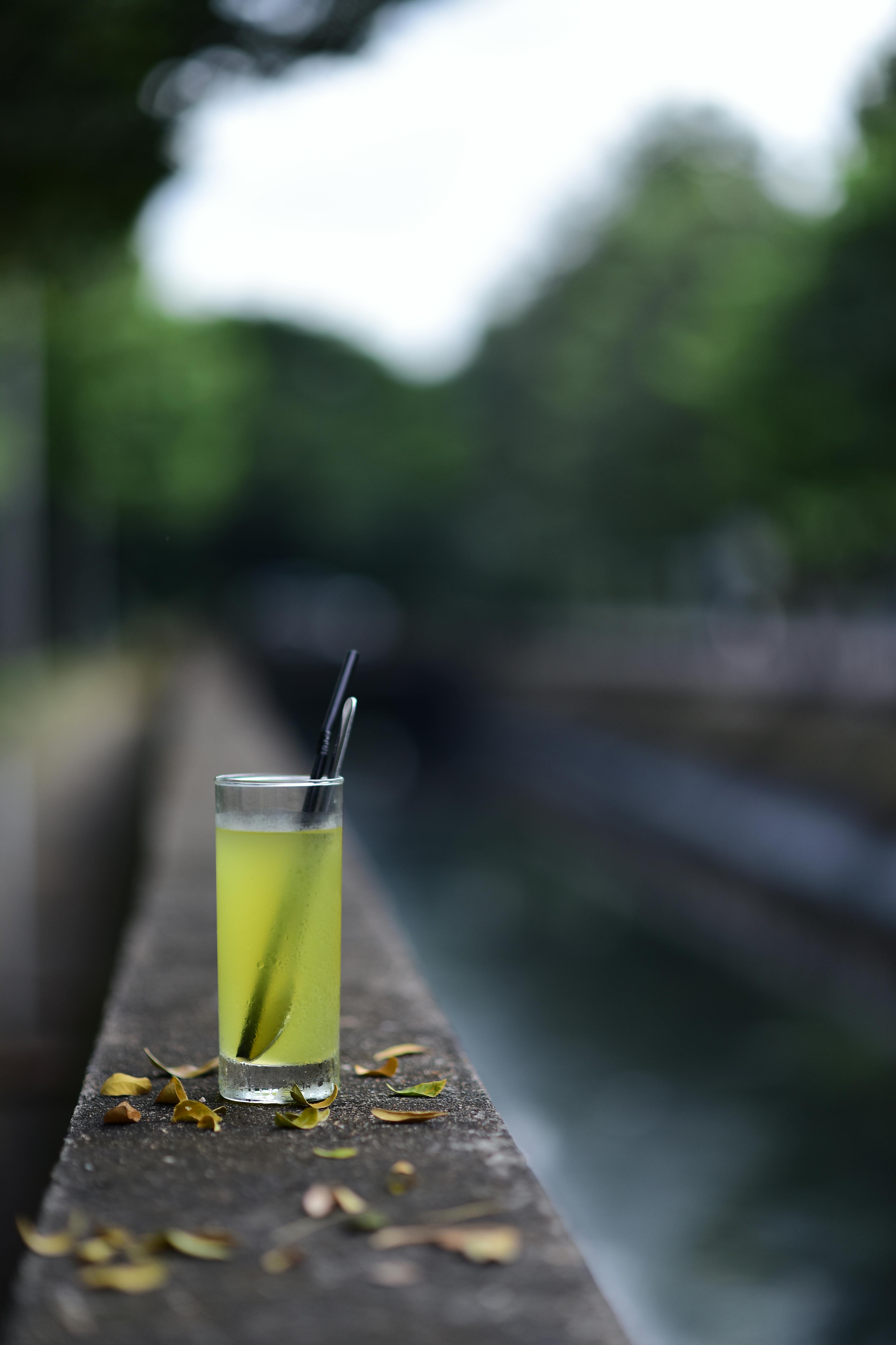Limonada Refrescante Junto Al Canal En Un Día De Verano · Foto de stock ...