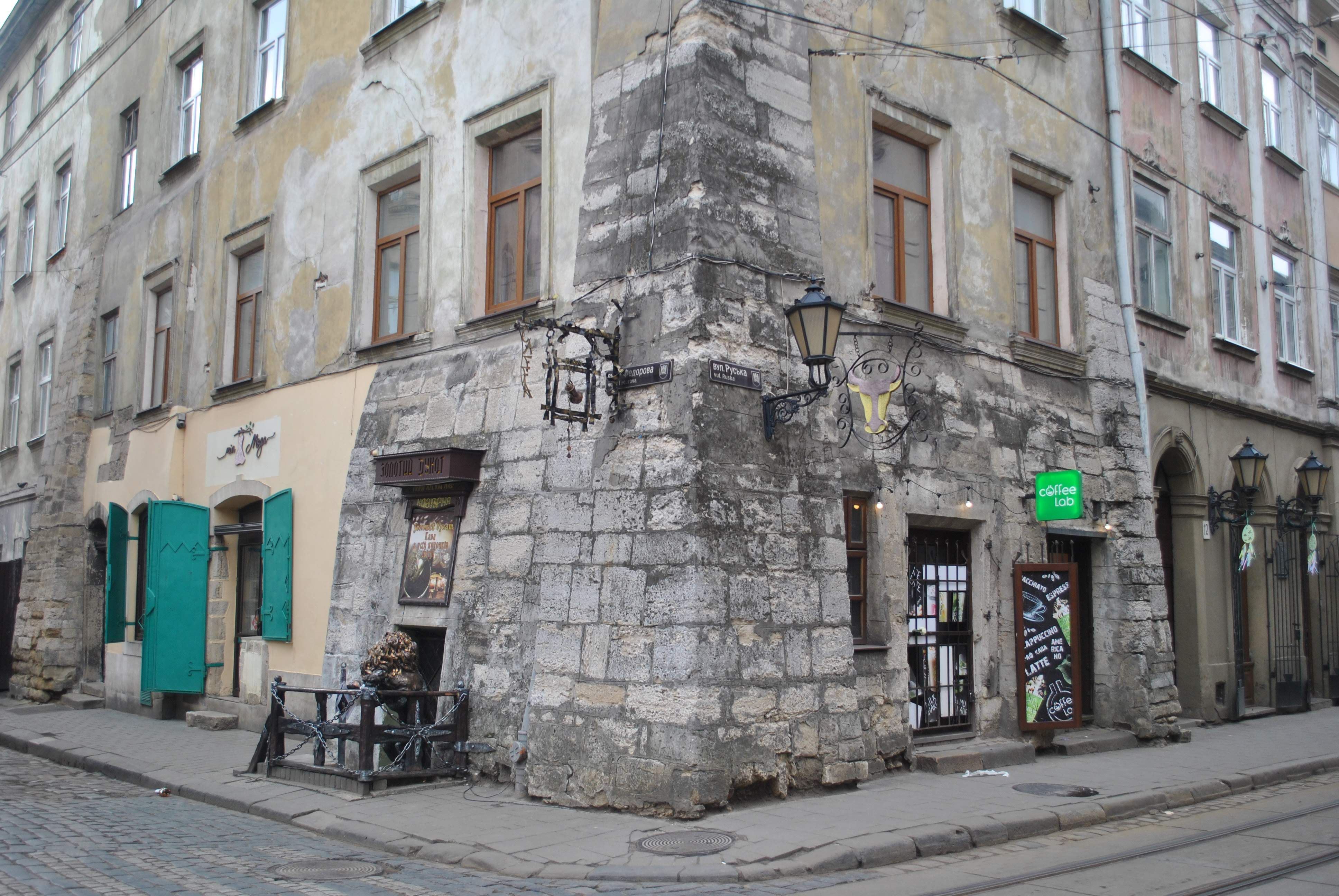 Historic Stone Building in European City · Free Stock Photo