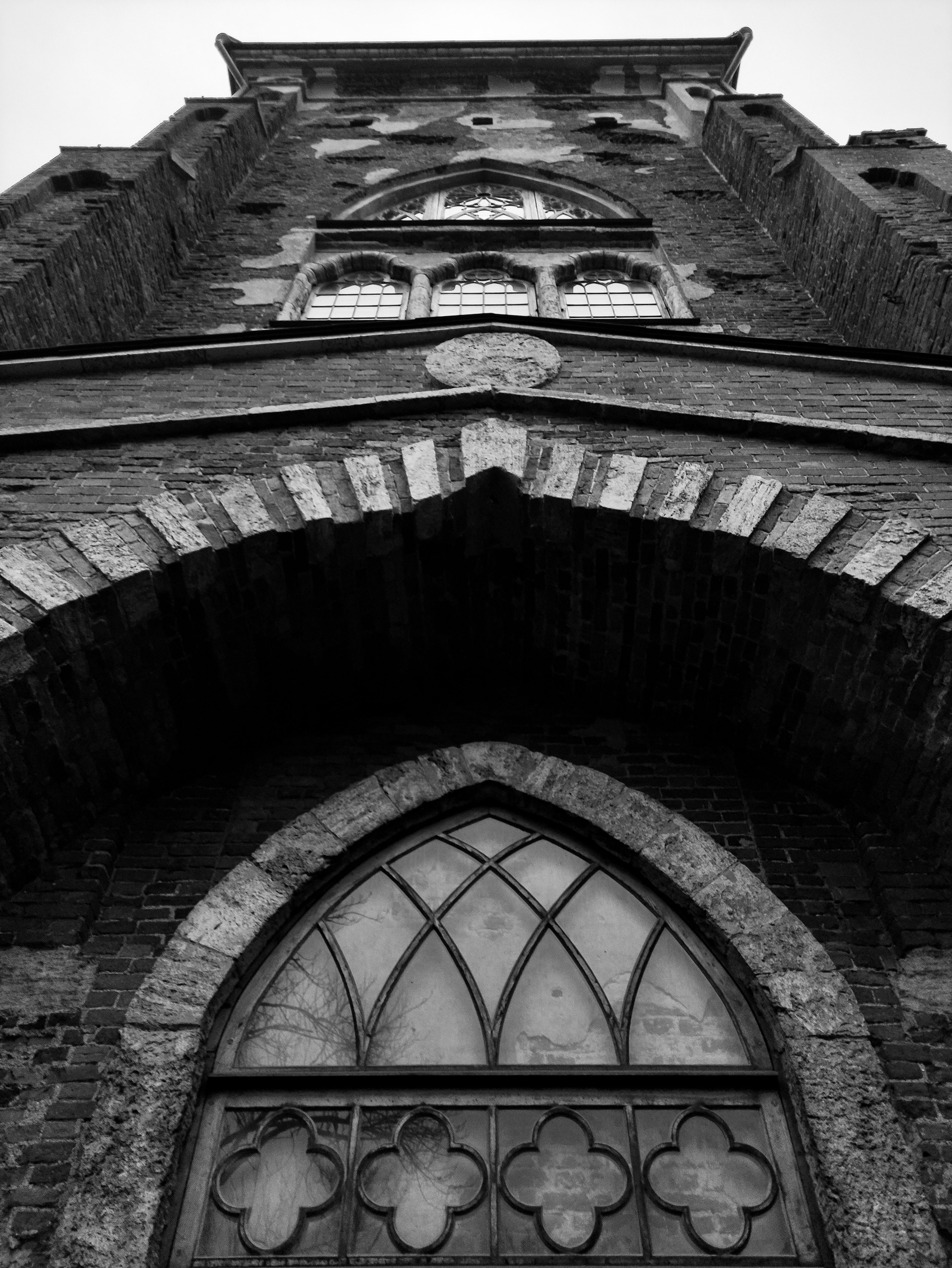 Black and White Gothic Cathedral Facade · Free Stock Photo