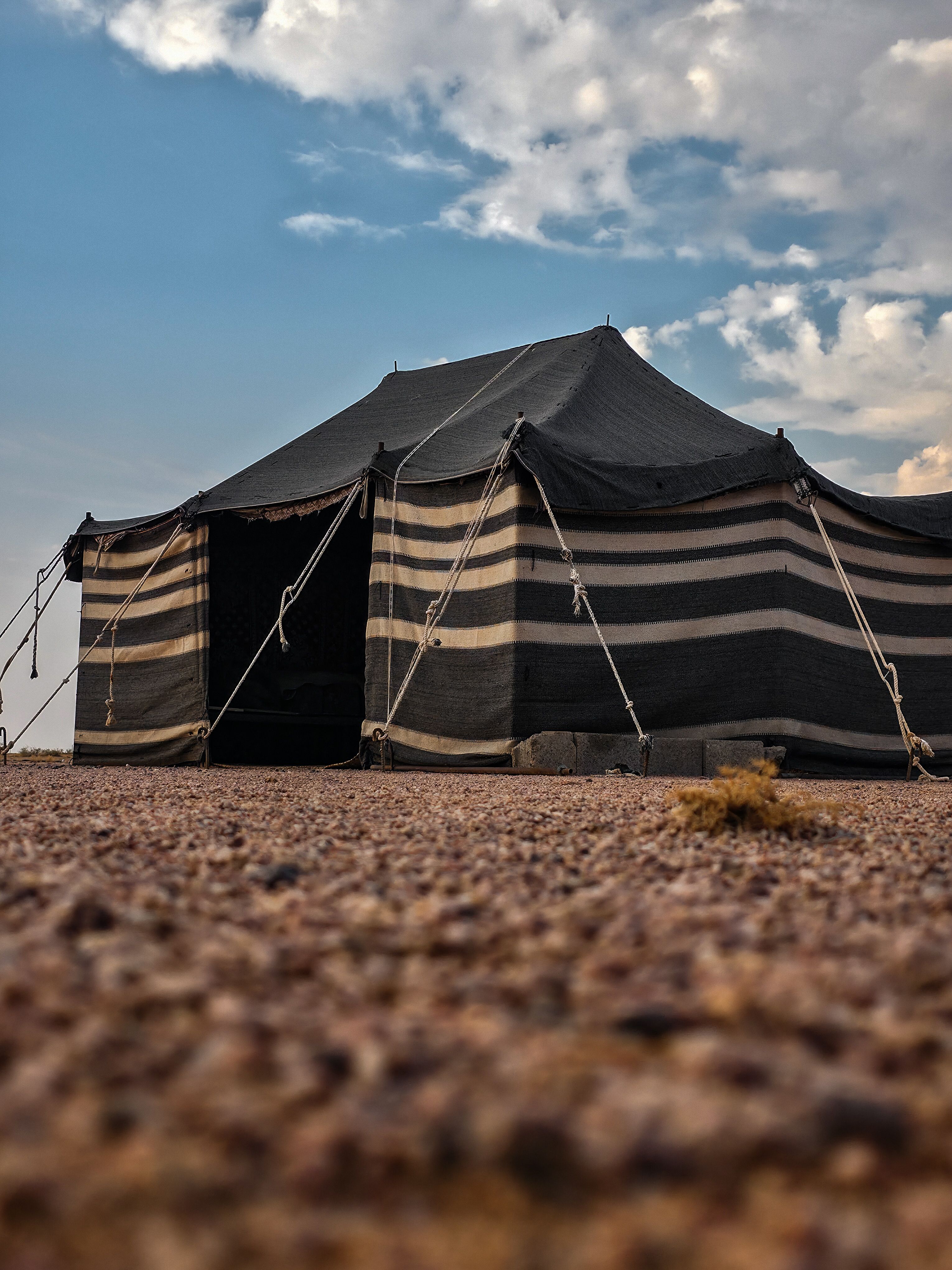 Traditional Tent in Saudi Arabian Desert Landscape · Free Stock Photo