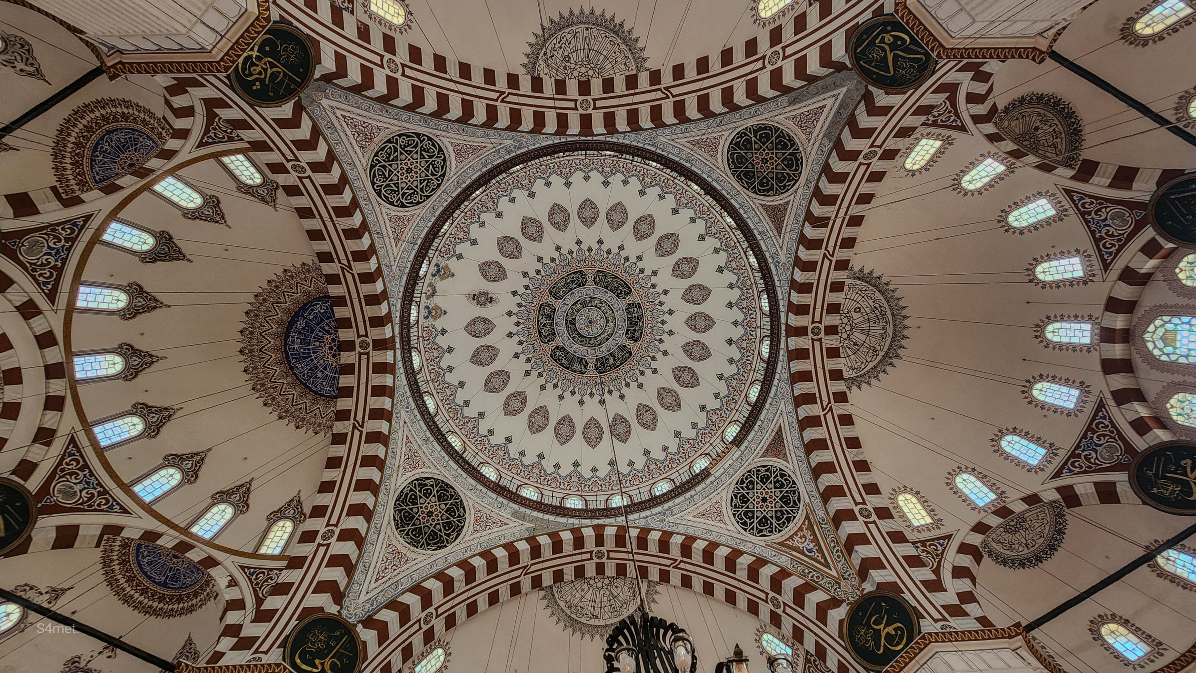 Intricate Islamic Ceiling Art with Detailed Patterns · Free Stock Photo