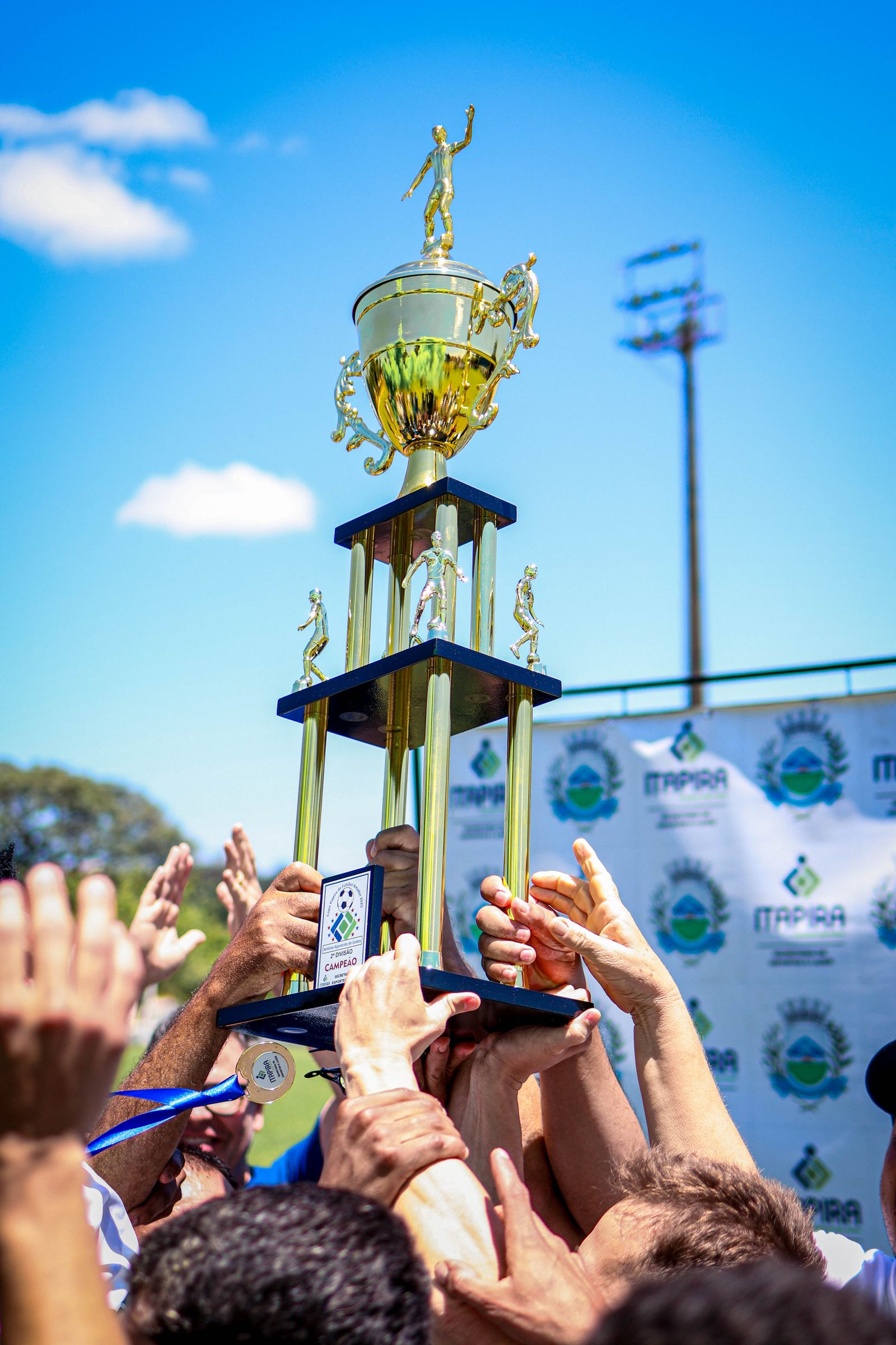 Group People Holding A Trophy Photos, Download The BEST Free Group ...