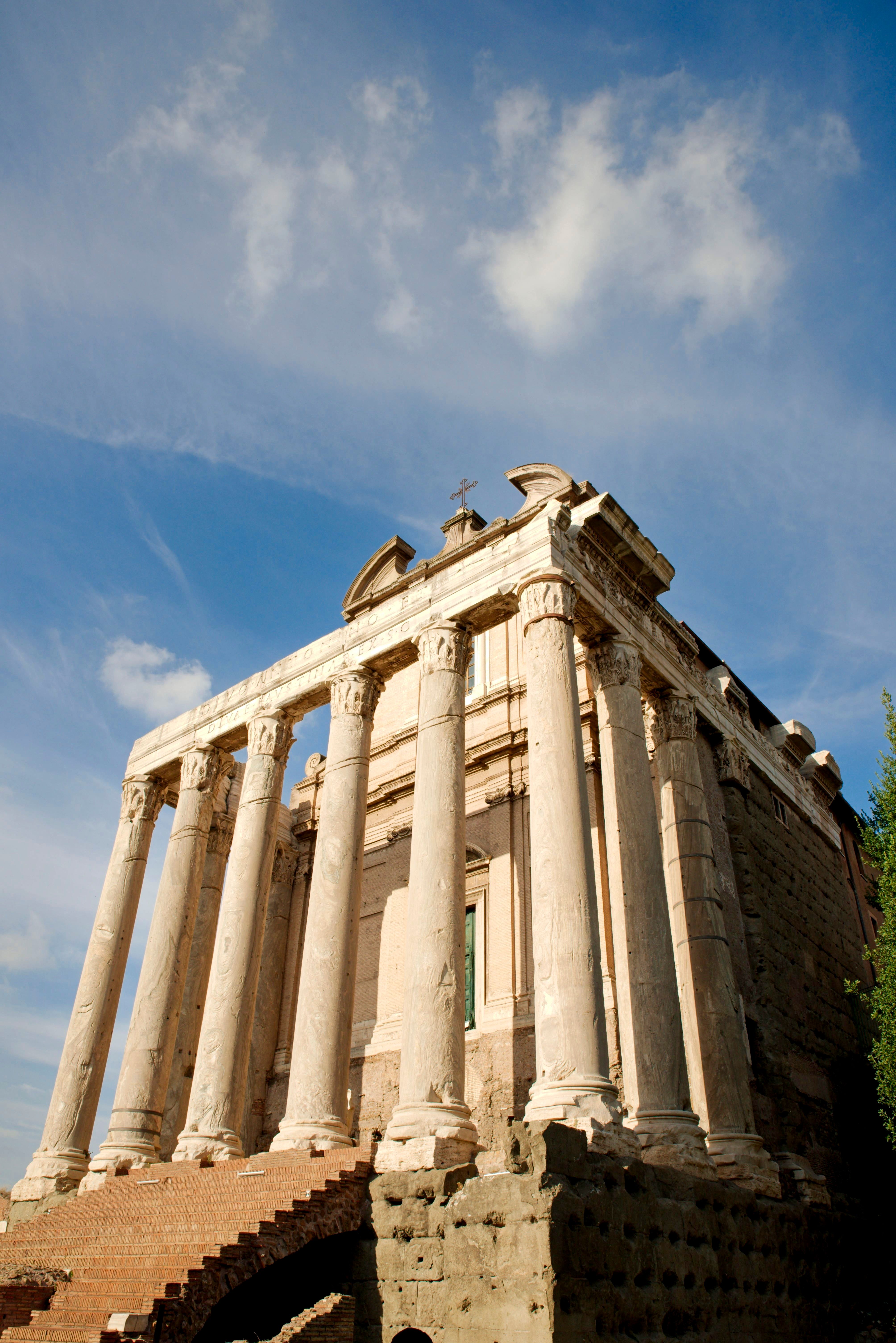 Majestic Roman Temple in Rome Under Blue Sky · Free Stock Photo