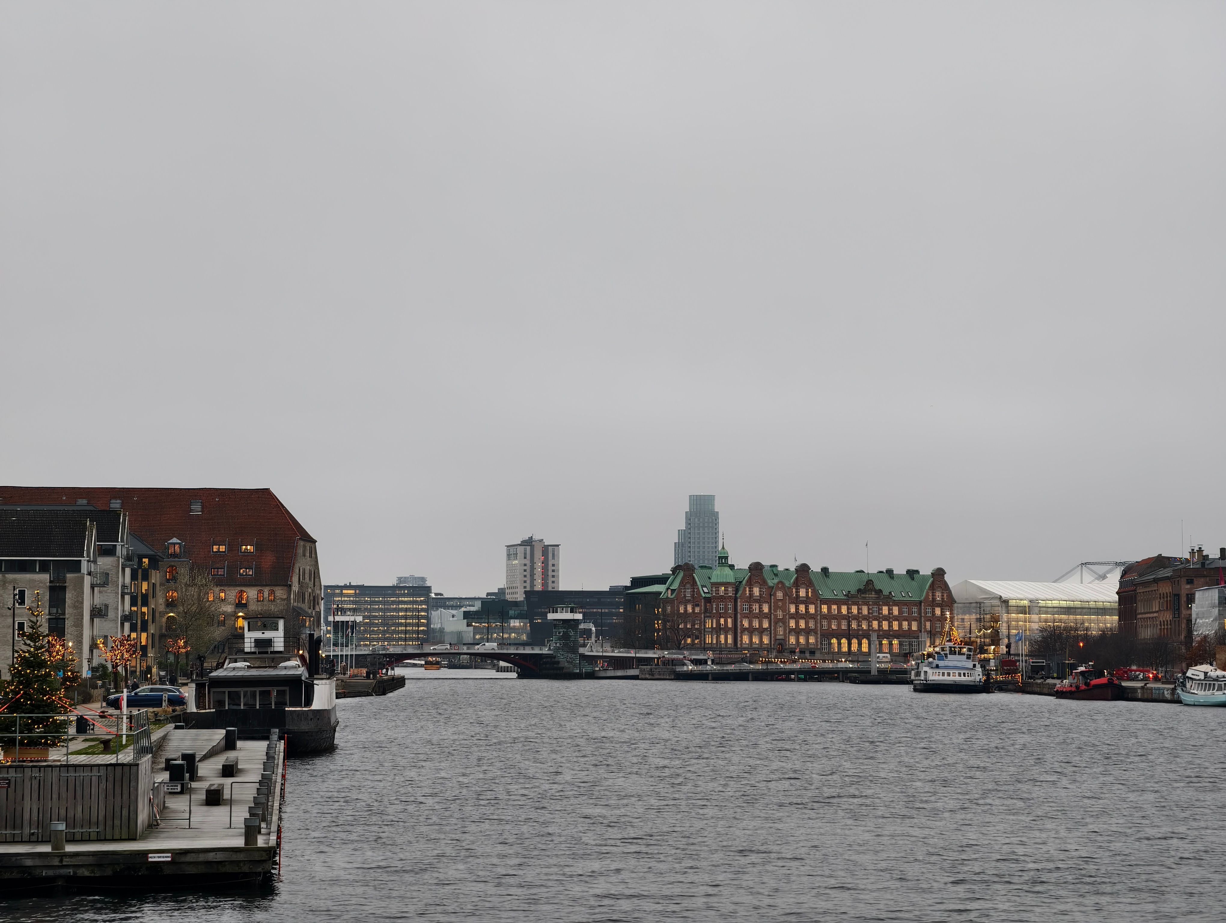 Scenic Winter View of Urban Waterfront with Boats · Free Stock Photo