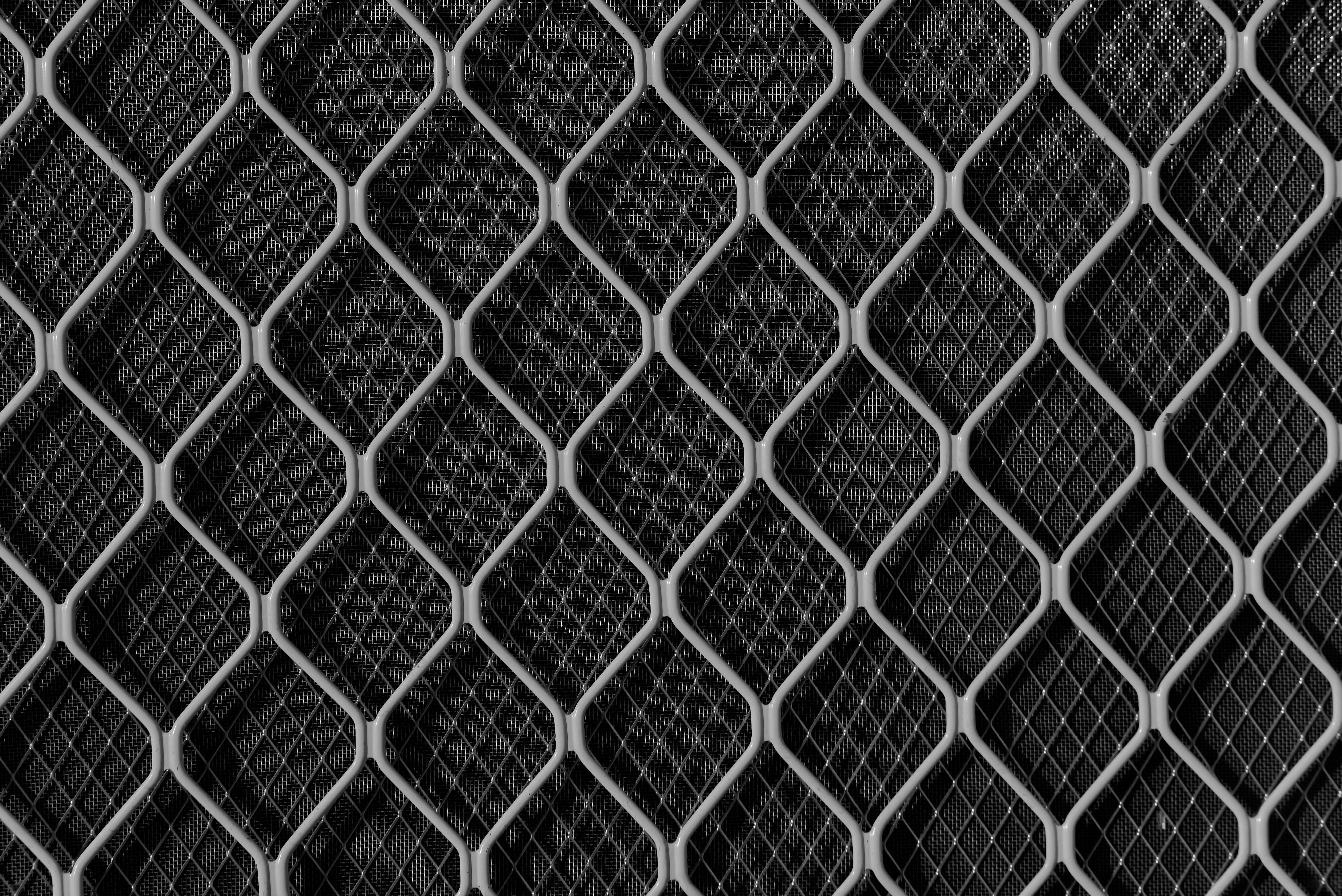 Abstract Pattern of Metal Mesh Grid in Gray Tones · meta.free_stock.photo