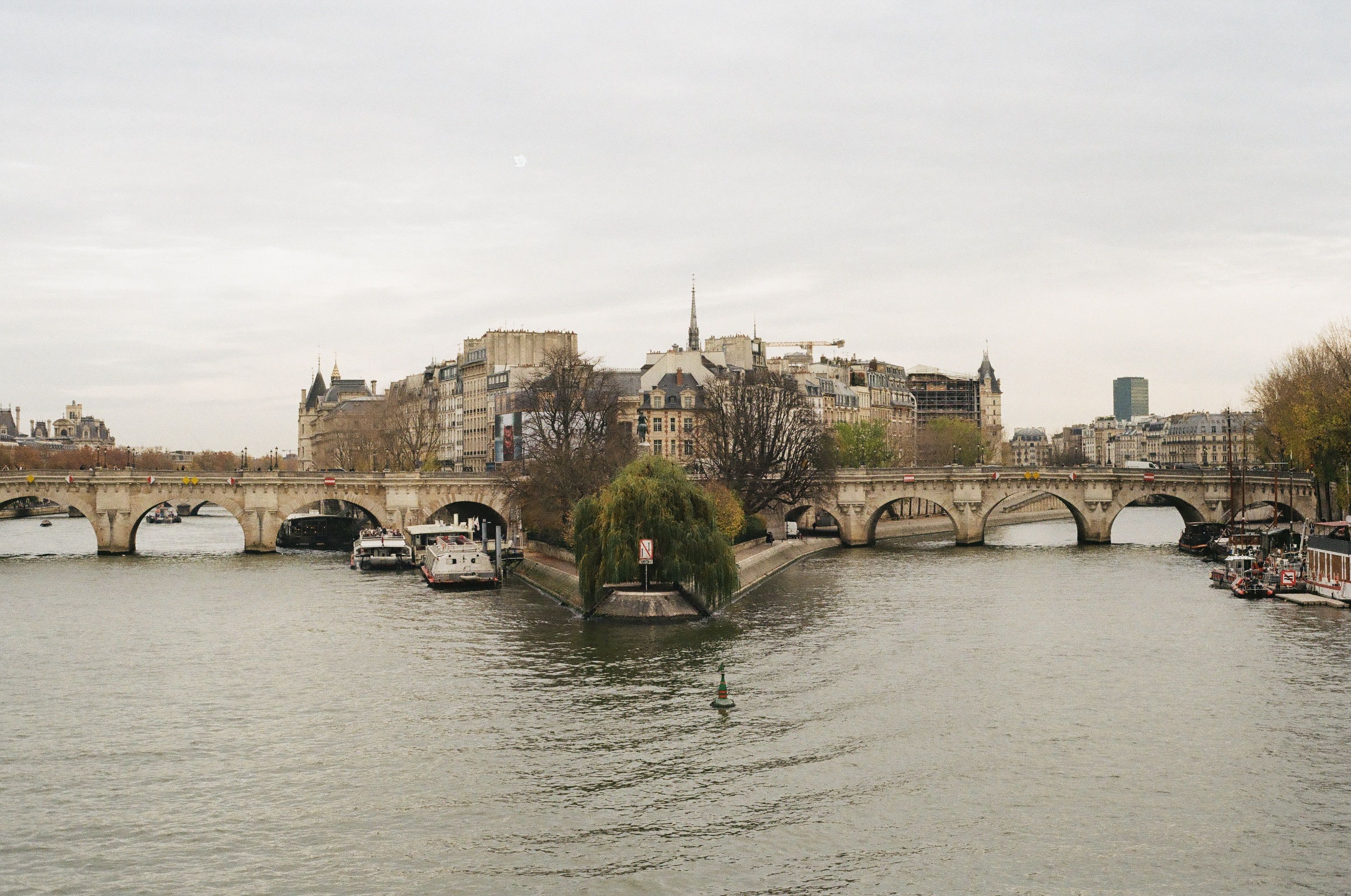 Pont Neuf in Paris over the Seine River · Free Stock Photo