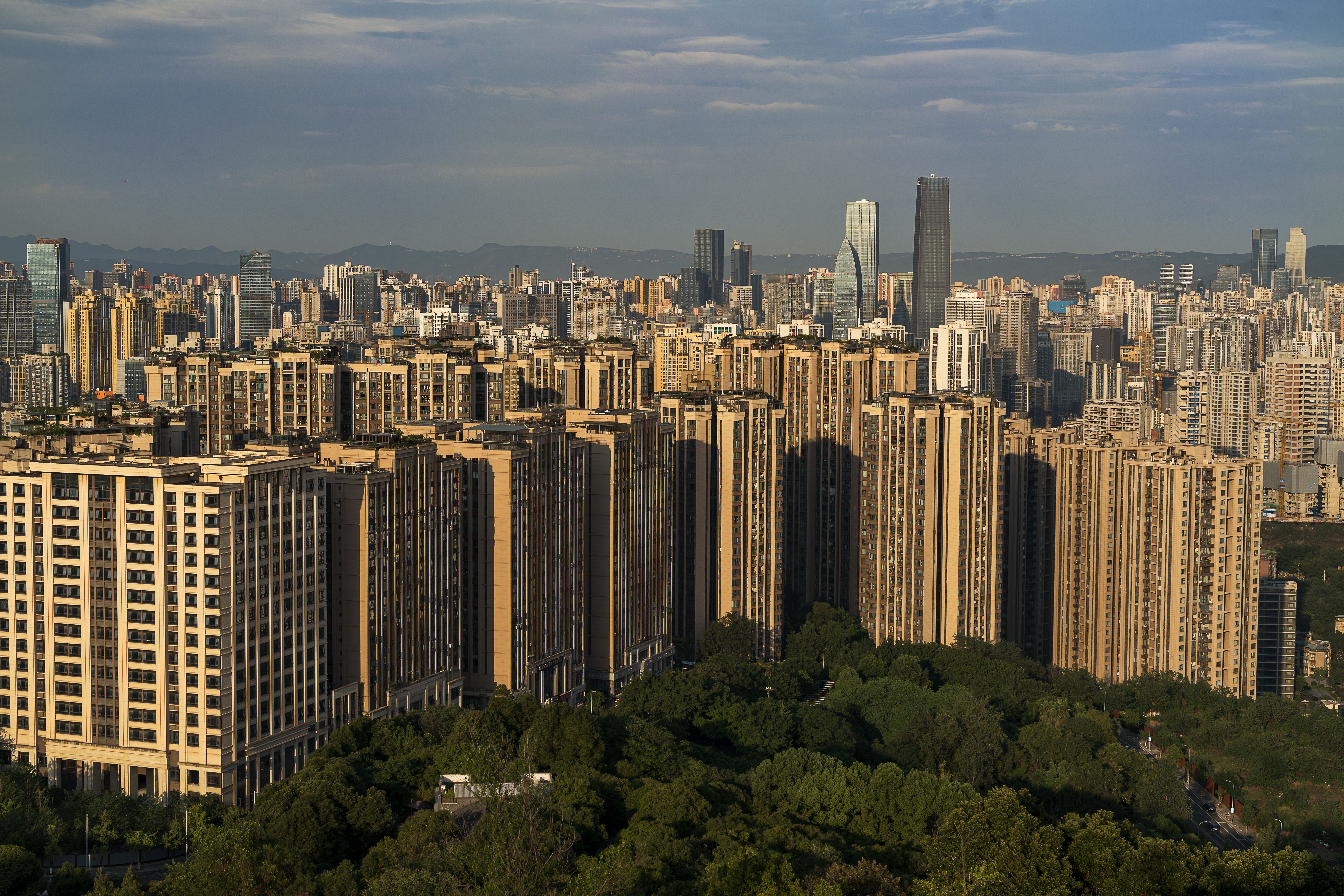 Stunning Urban Skyline with Modern High-Rise Buildings · Free Stock Photo