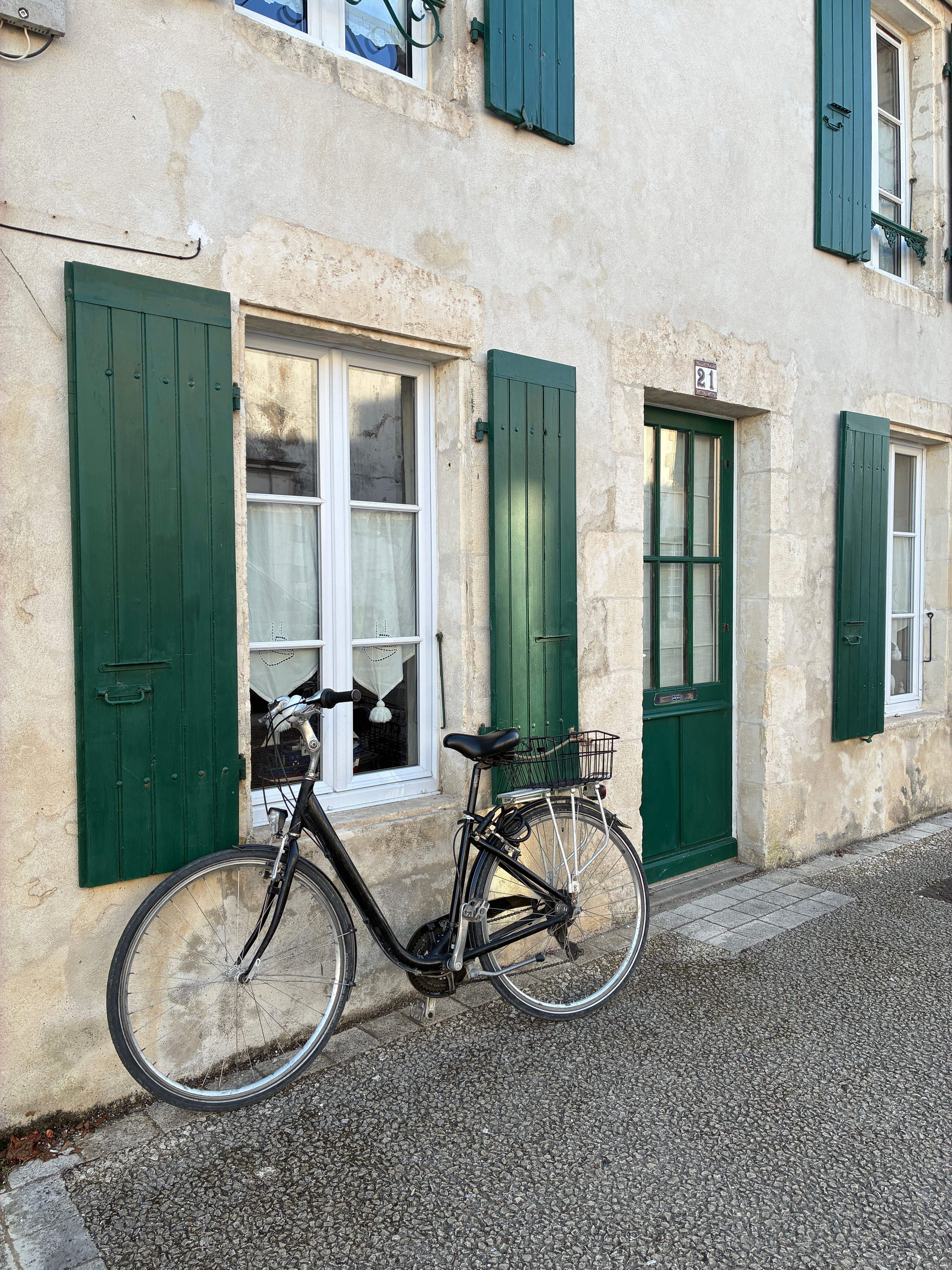 Charming French Village Scene with Vintage Bicycle · Free Stock Photo