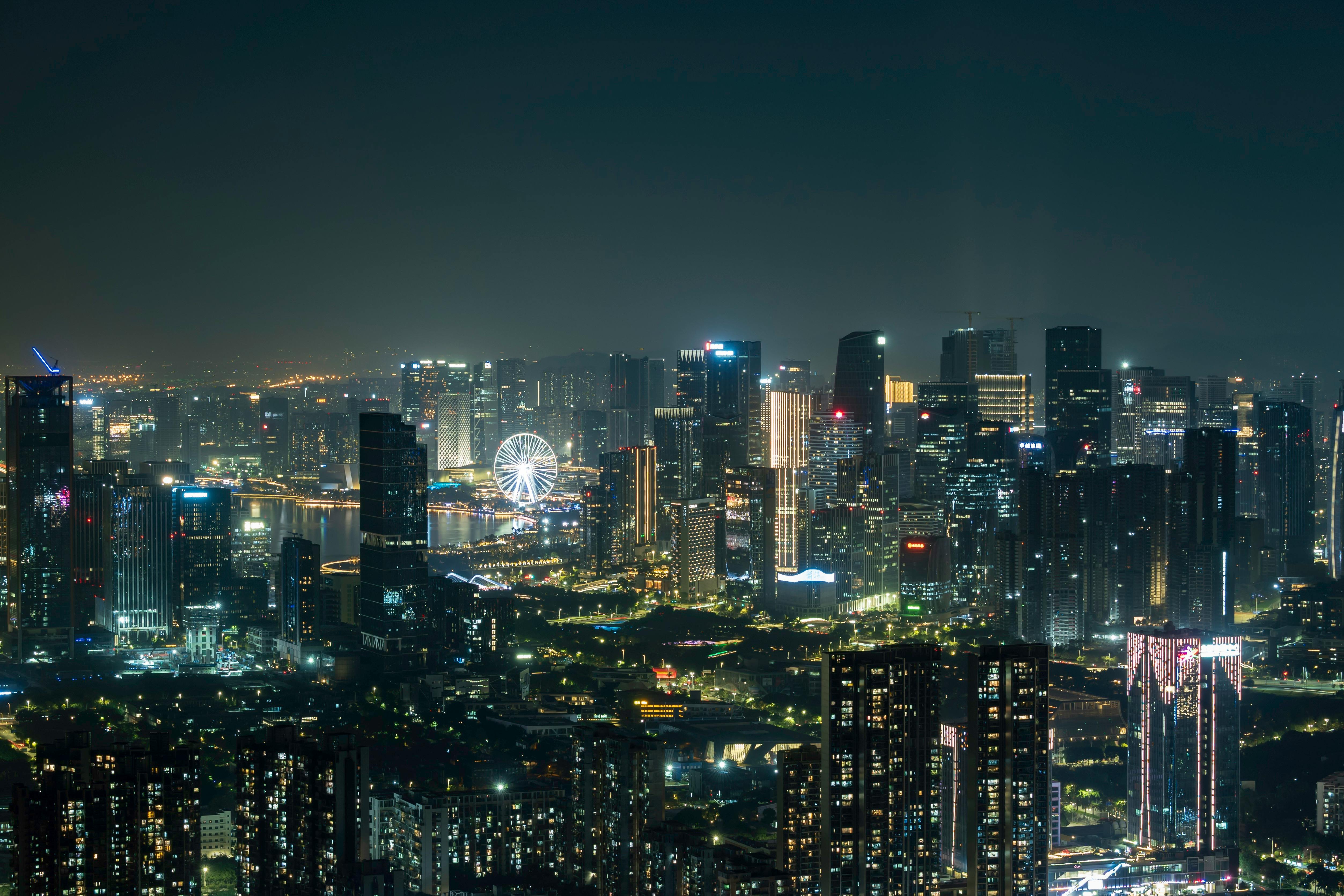 Impresionante Paisaje Urbano Nocturno Con Noria · Foto de stock gratuita