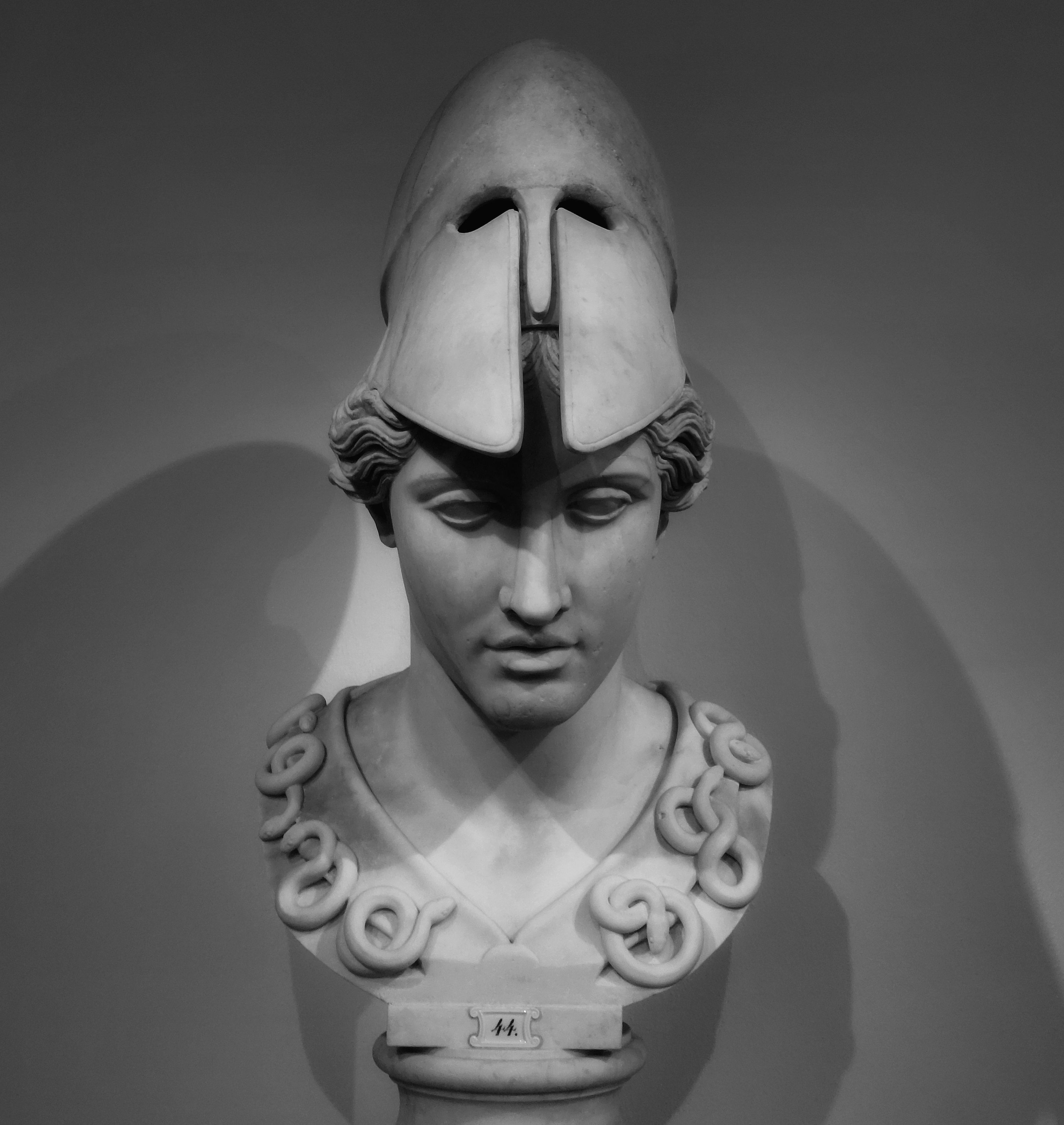 Busto De Escultura Clásica De Guerrero Griego · Foto de stock gratuita