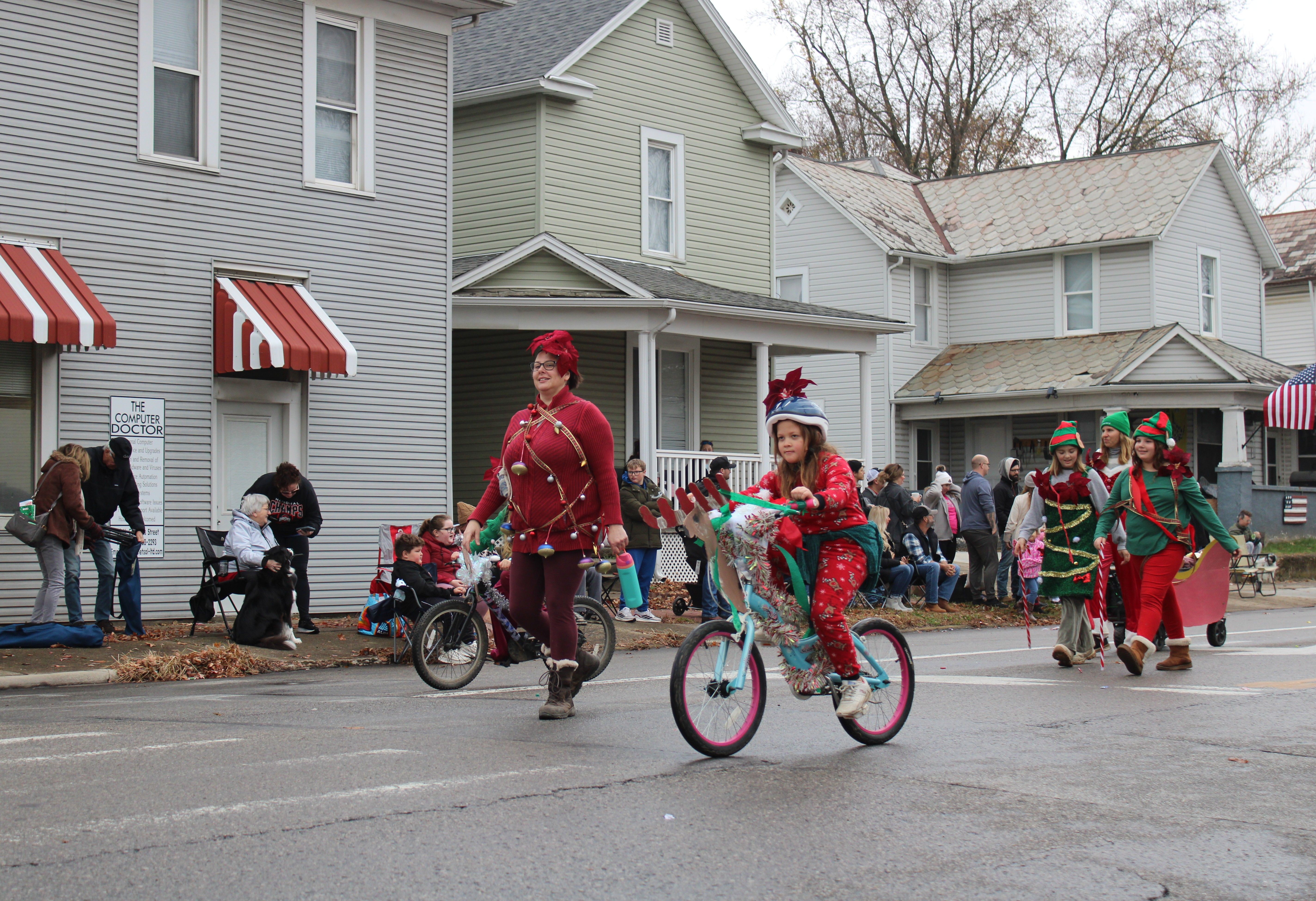 Christmas Elves Photos, Download The BEST Free Christmas Elves Stock ...