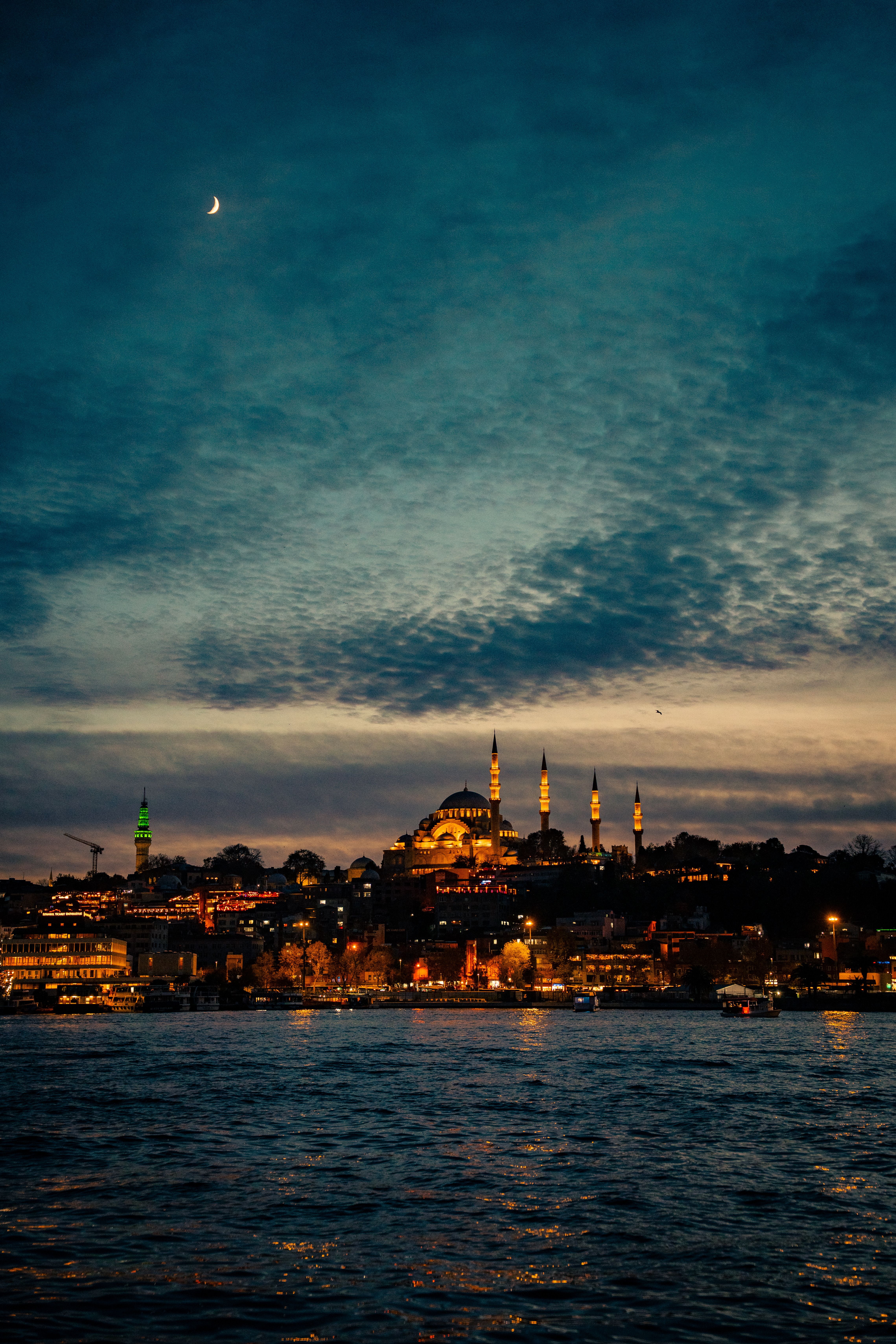 Scenic Evening View of Istanbul Skyline · Free Stock Photo