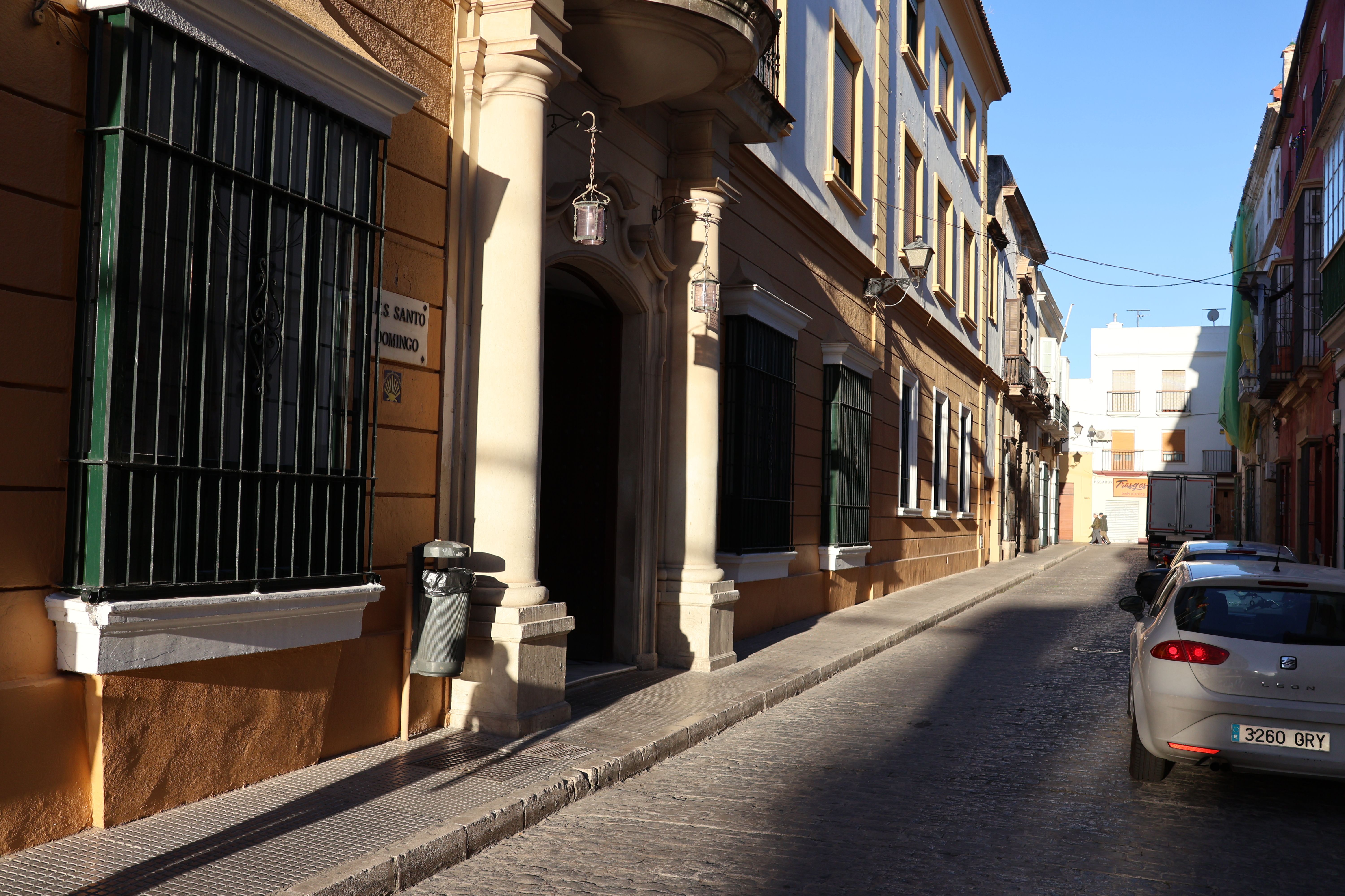 Historic Street Scene in El Puerto de Santa María · Free Stock Photo