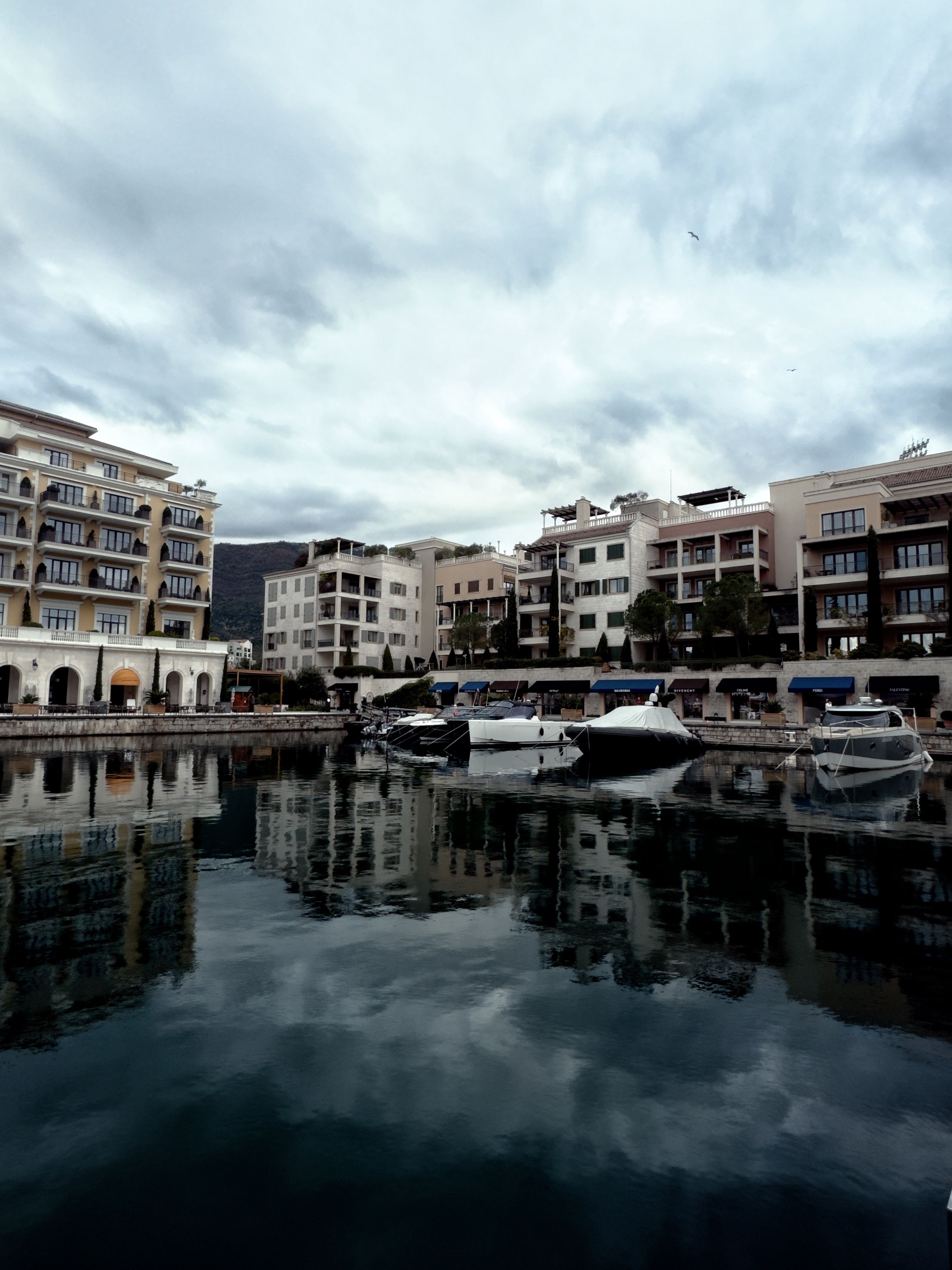 Scenic Waterfront with Modern Apartment Buildings · Free Stock Photo