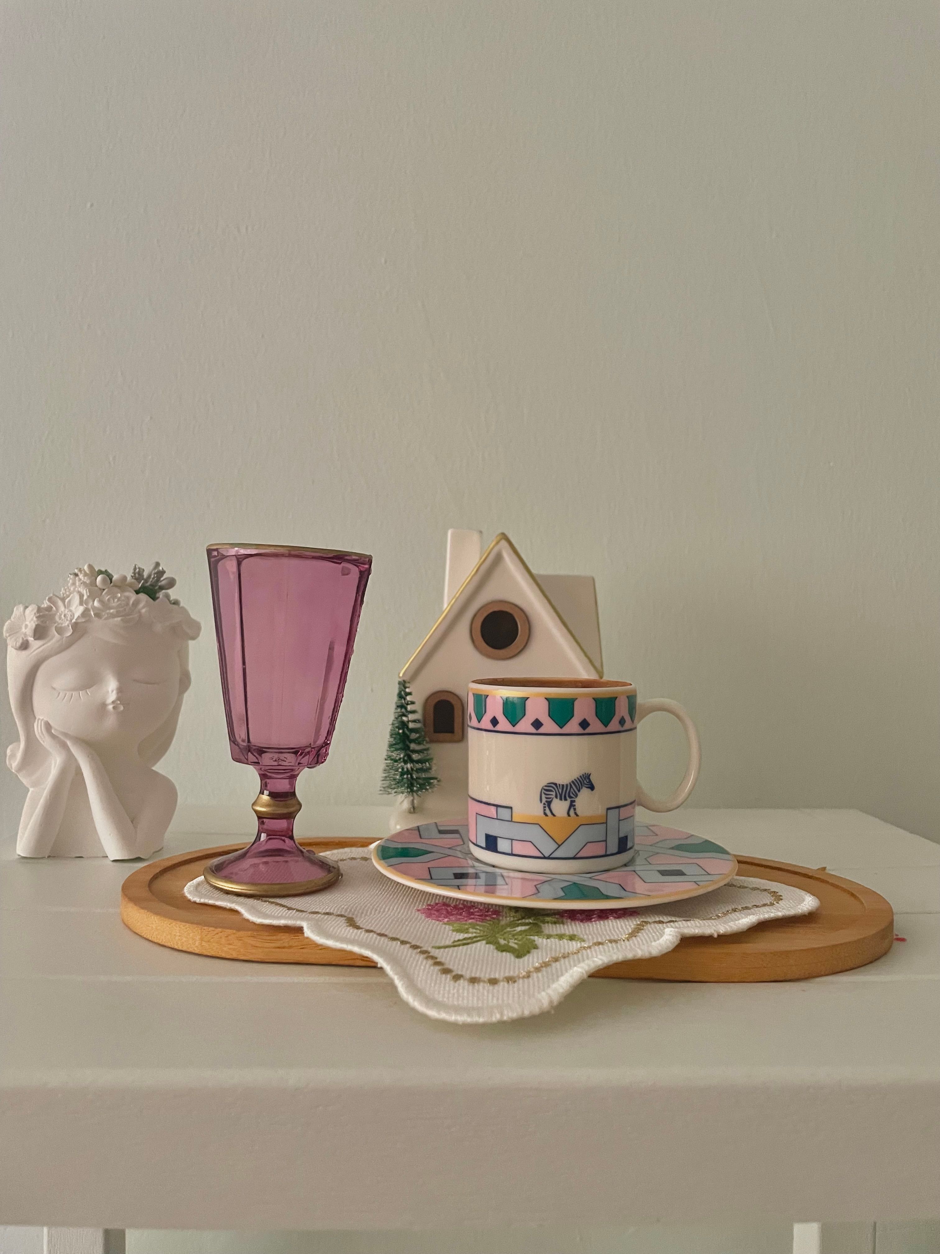 Charming Indoor Still Life with Ceramic Decor · Free Stock Photo