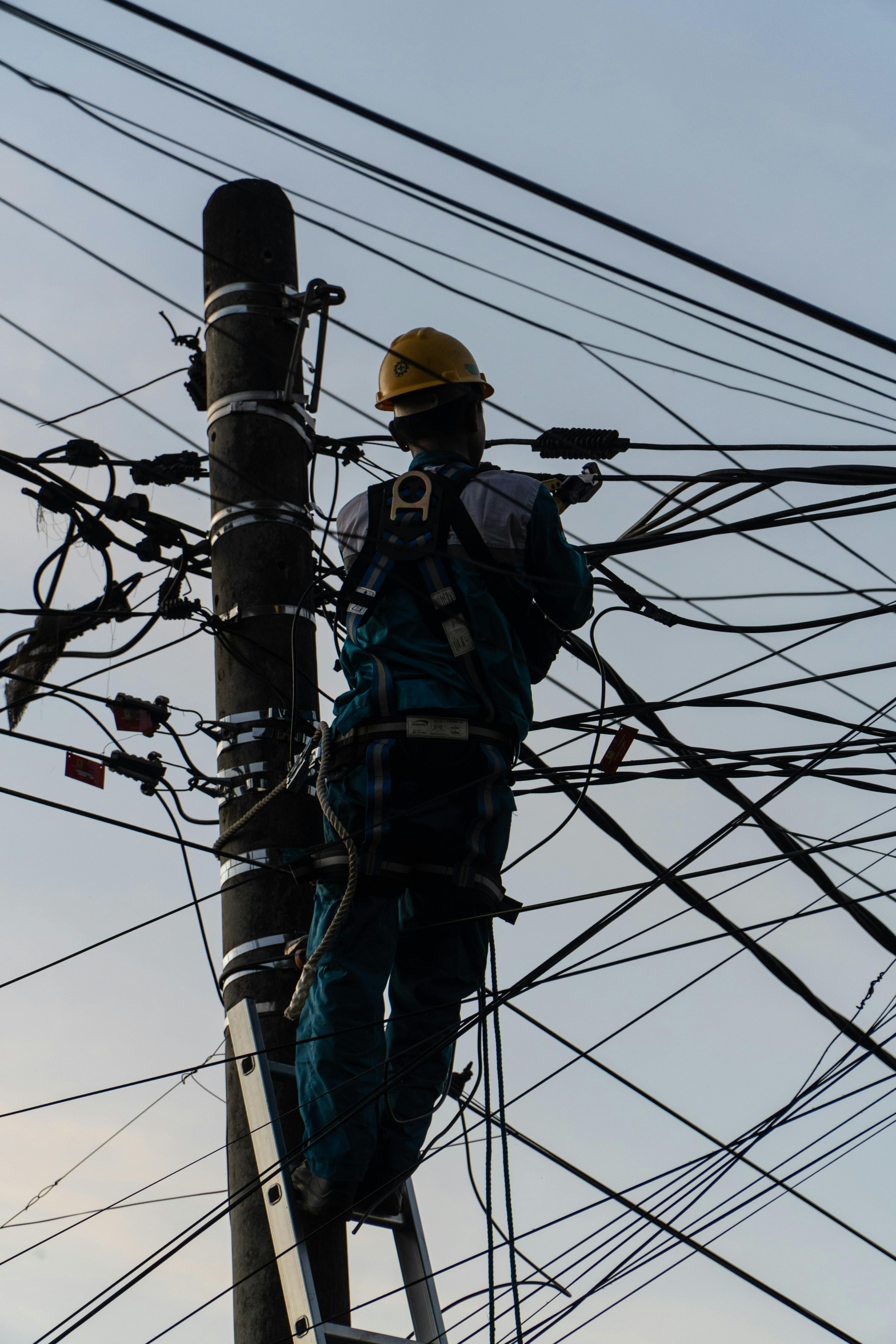 Electrical Workers Collaborating on Power Lines · Foto Stok Gratis