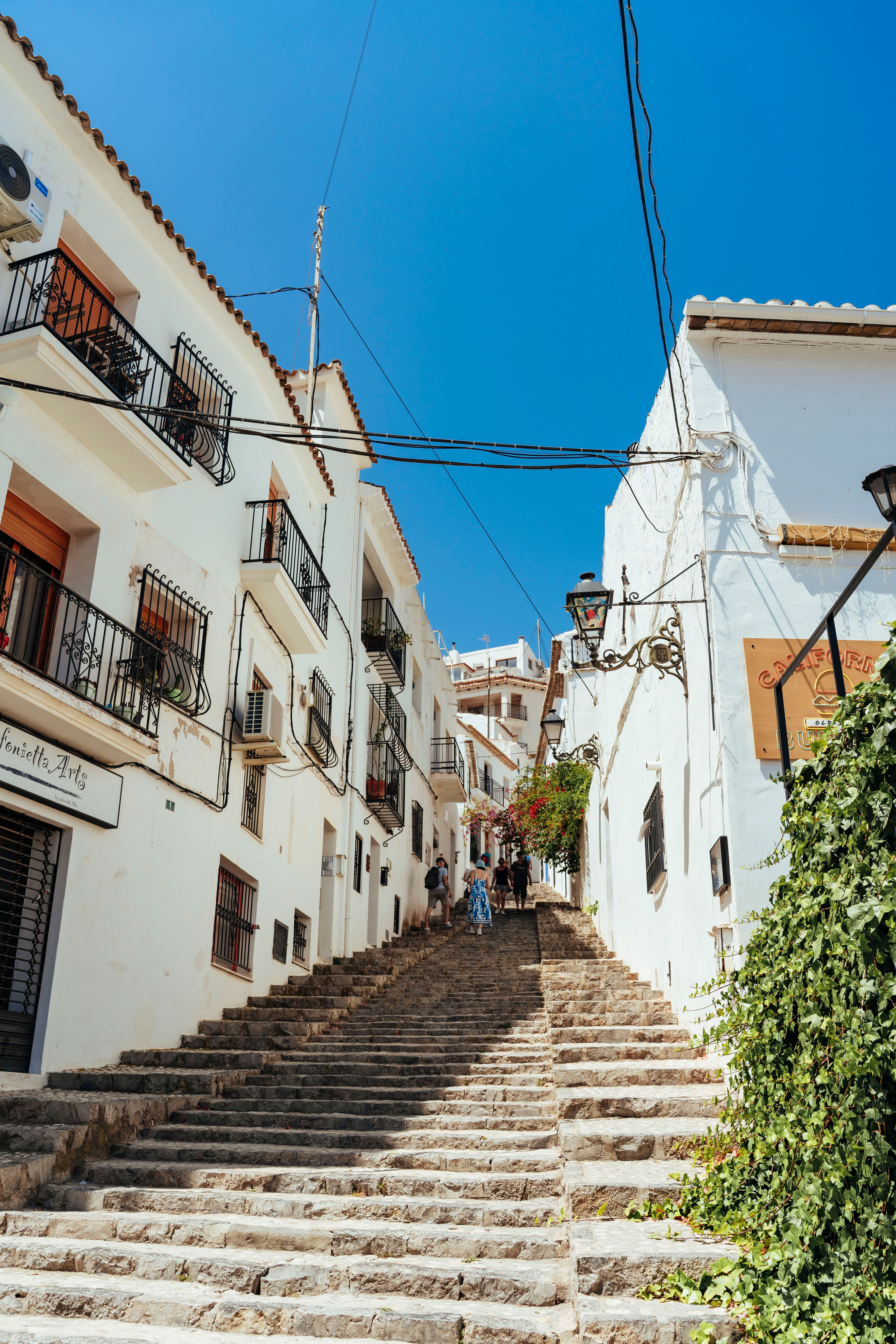 Charming Spanish Village Street with Whitewashed Houses · Free Stock Photo