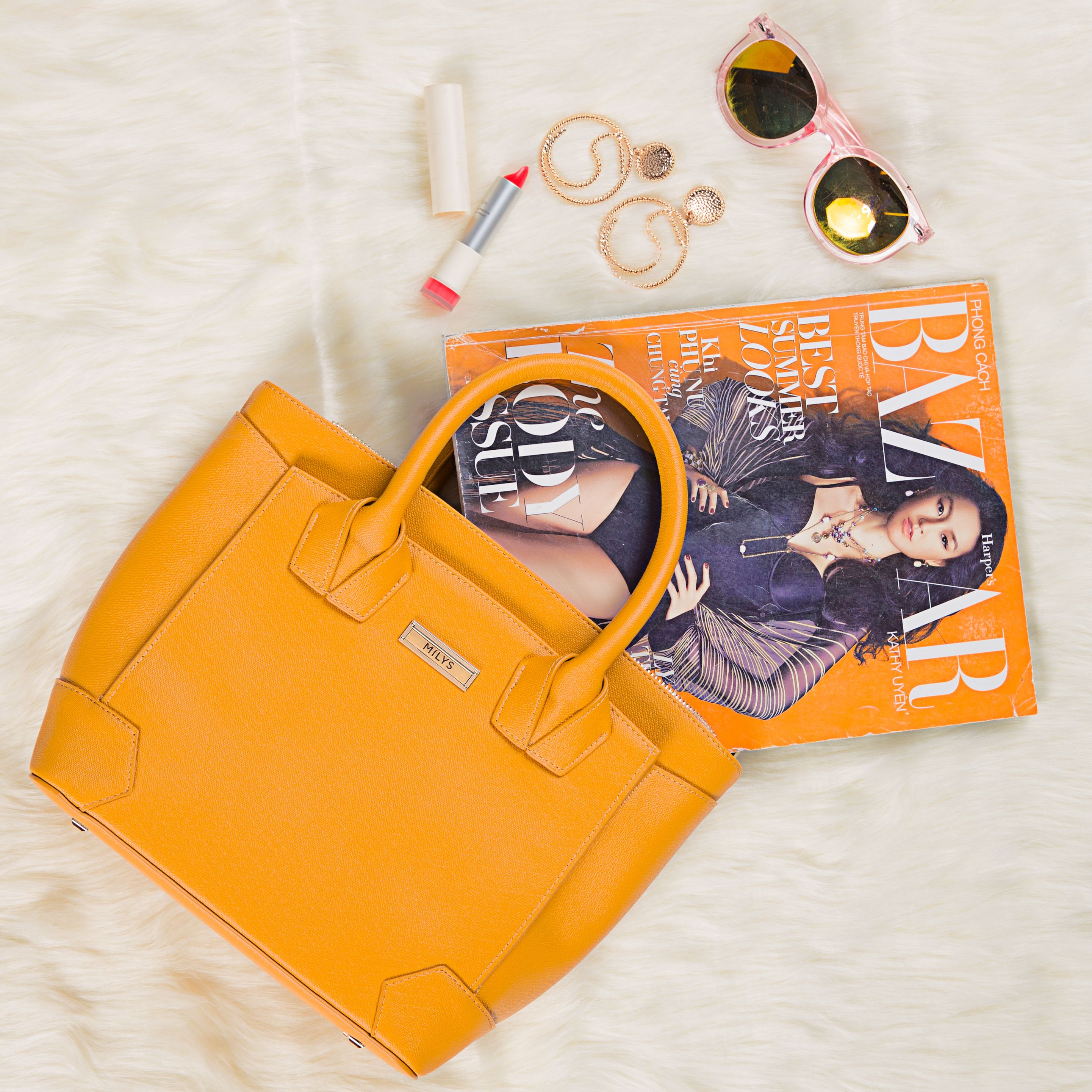 Editorial Fashion Shoot With Handbag Photos, Download The BEST Free ...