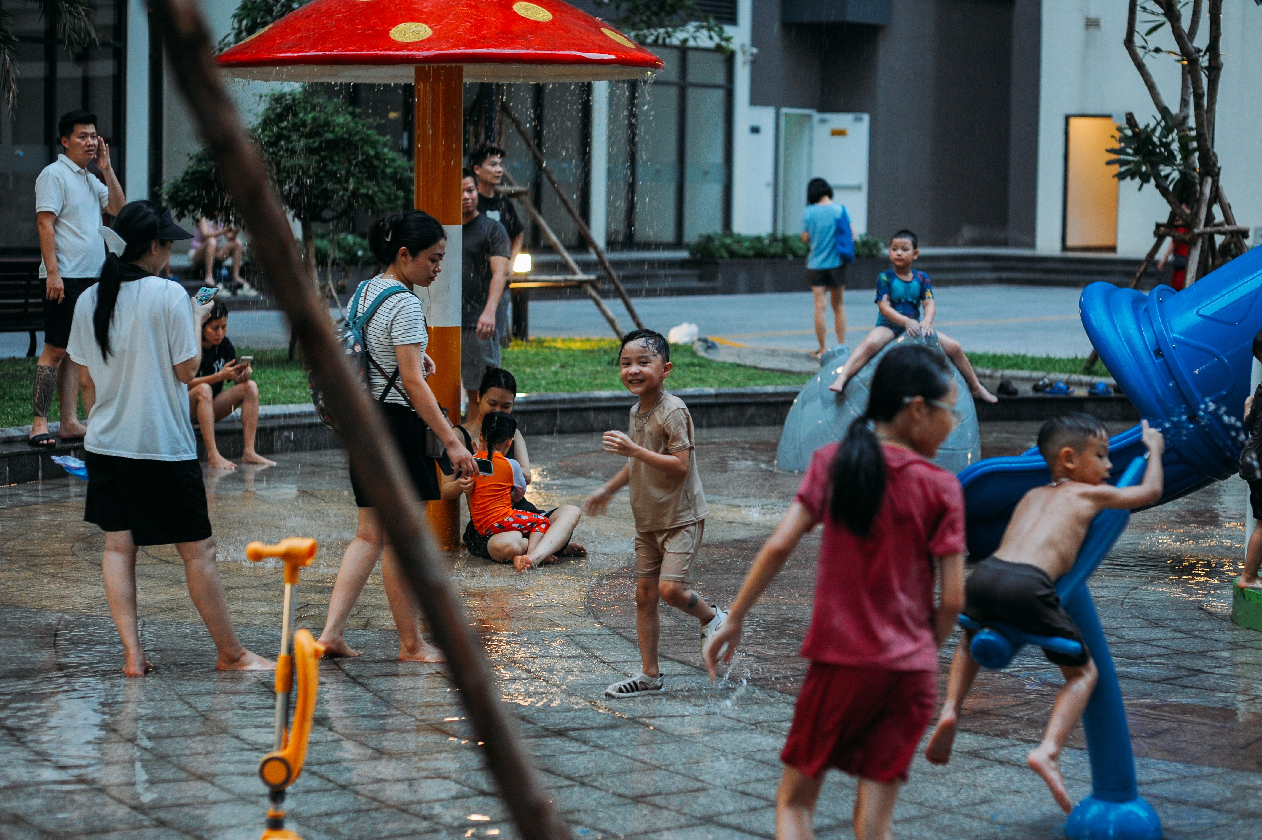 Children Enjoying a Fun Day at the Splash Park · Free Stock Photo