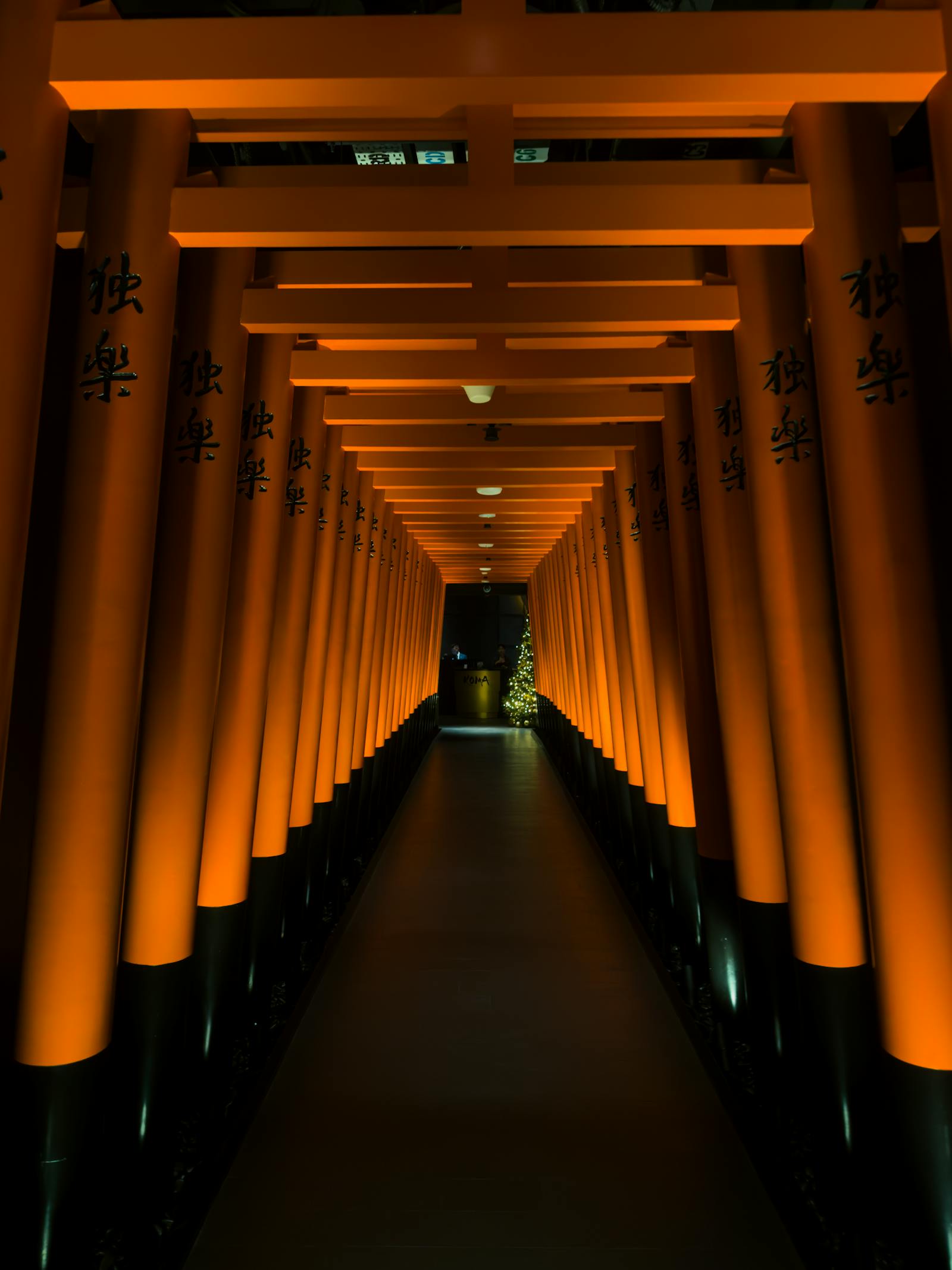Minimal Black &White Japanese Torii Gate 4k Wallpaper Photos, Download ...