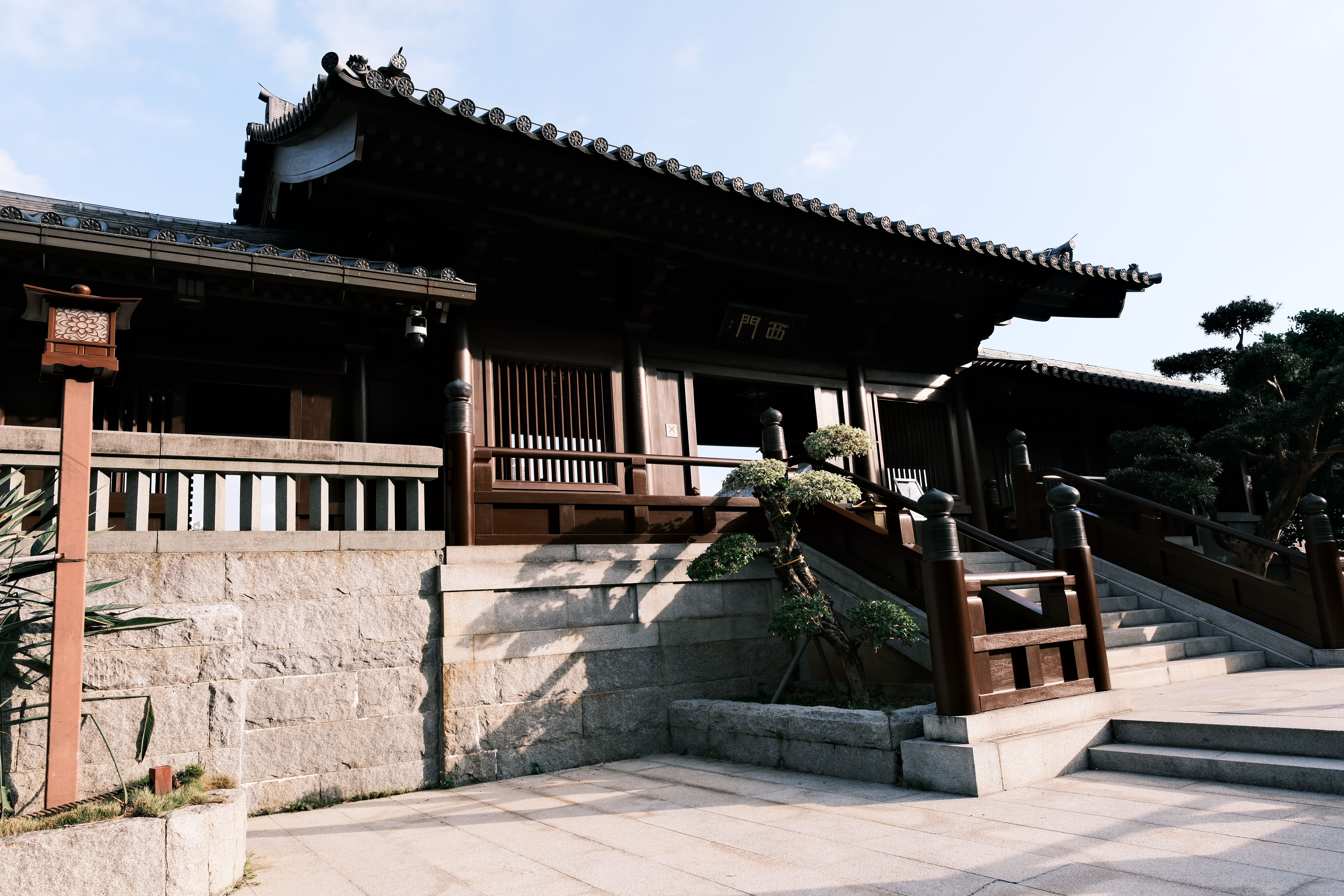 Traditional East Asian Temple Architecture · Free Stock Photo