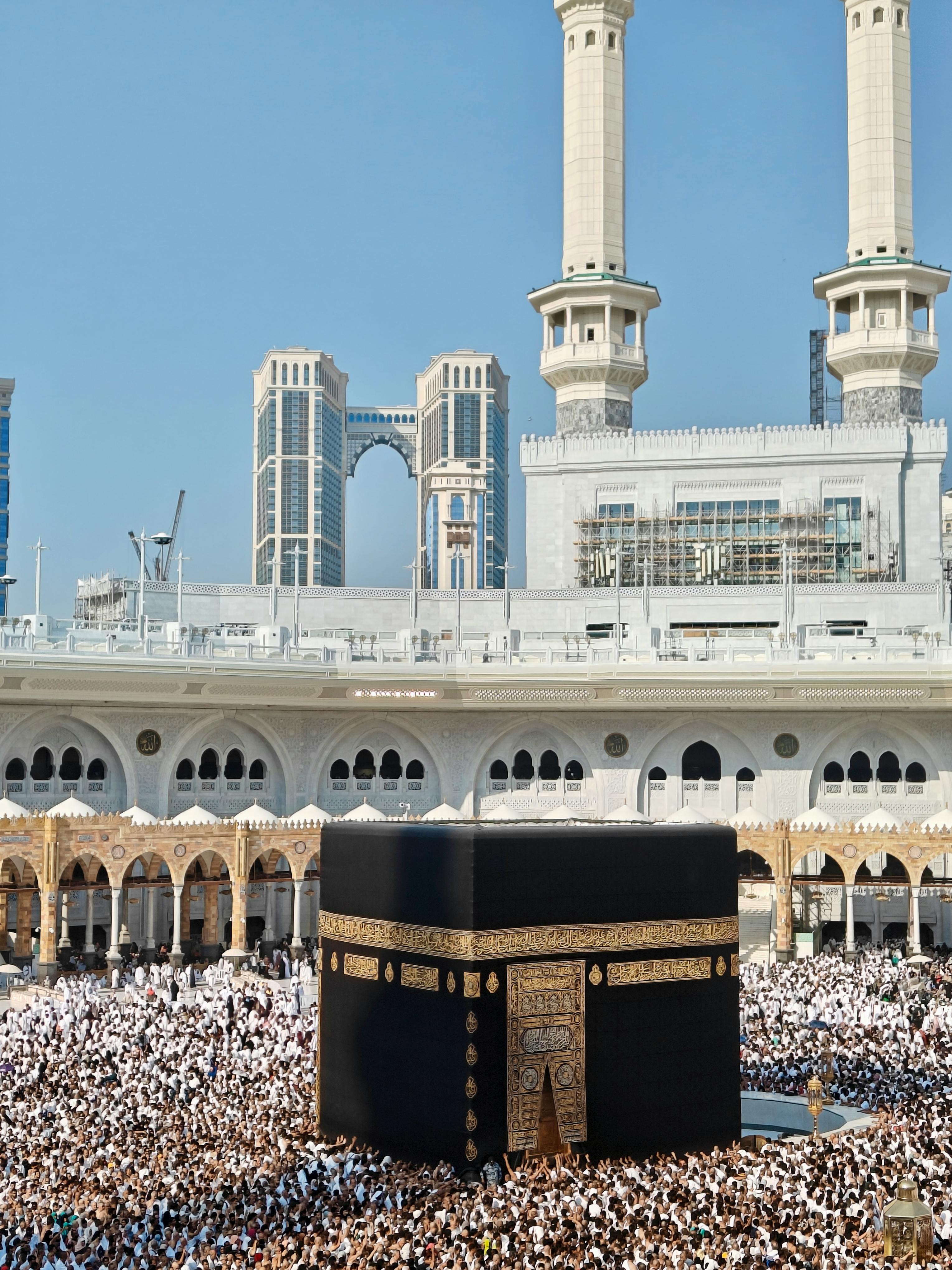 Crowd around Kaaba in Mecca at Sunset · Free Stock Photo